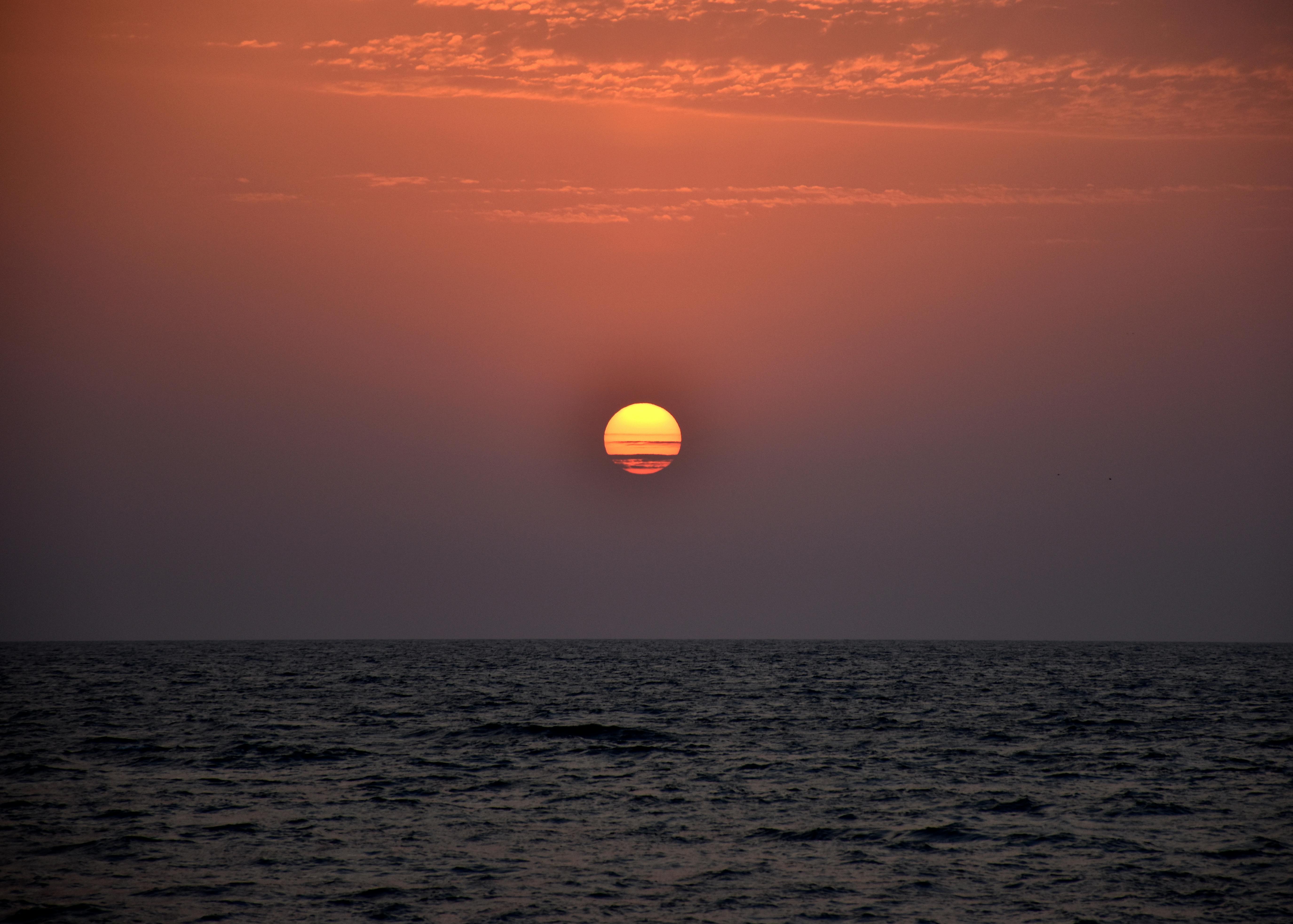 Sun Setting And Moon Rising Photos, Download The BEST Free Sun Setting ...