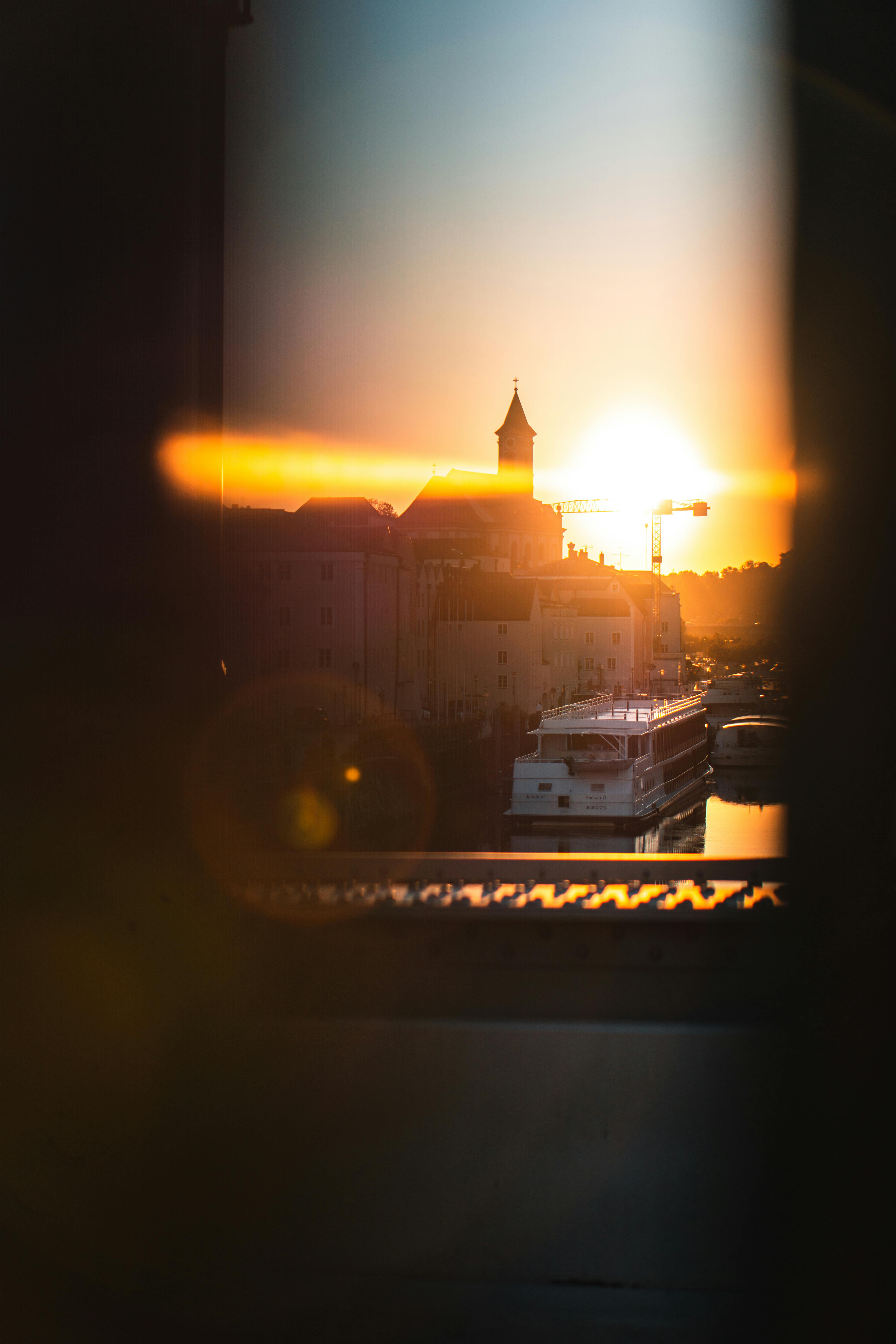 Glaring Photos, Download The BEST Free Glaring Stock Photos & HD Images