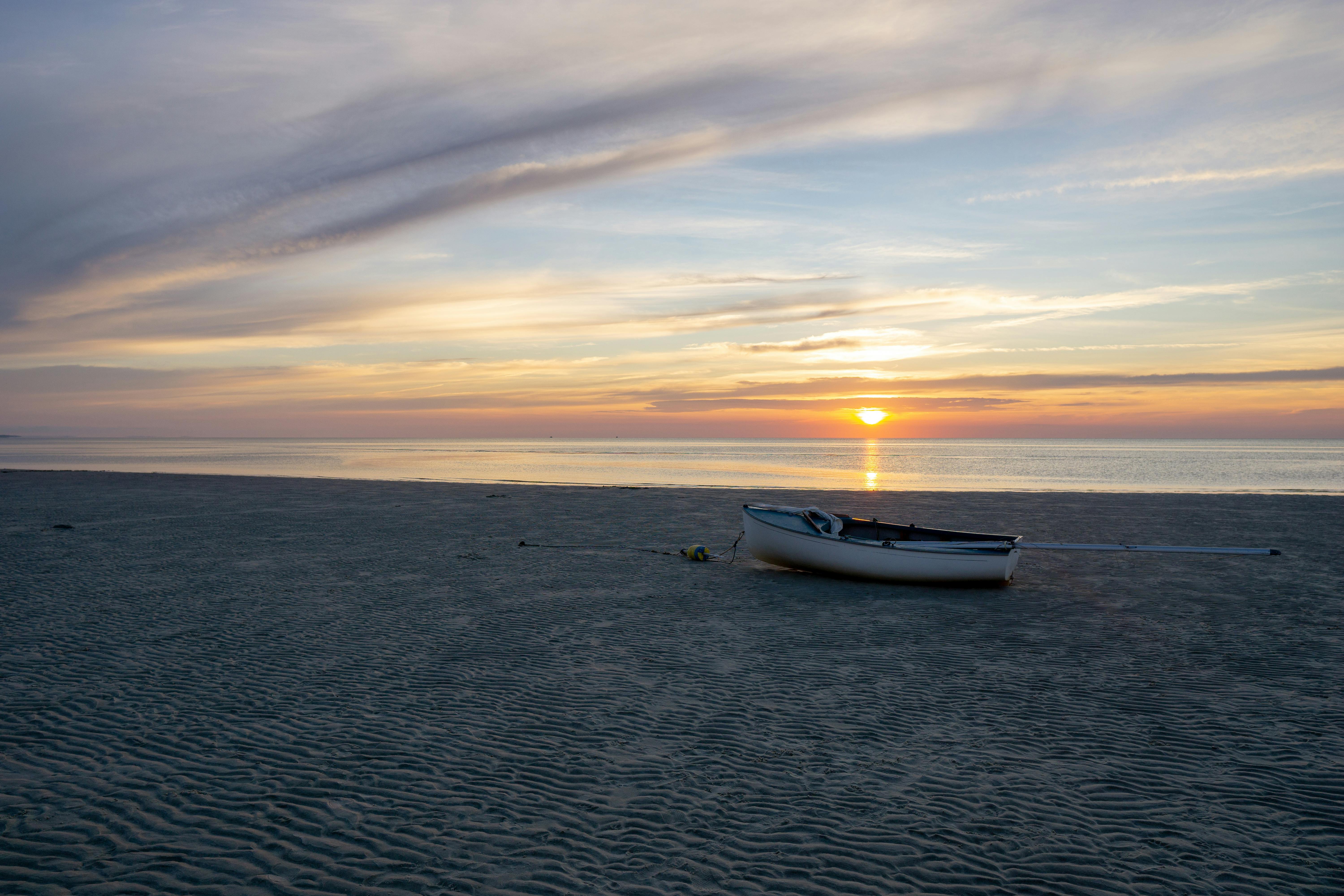 \Wooden Boat on the Beach Shore · Free Stock Photo