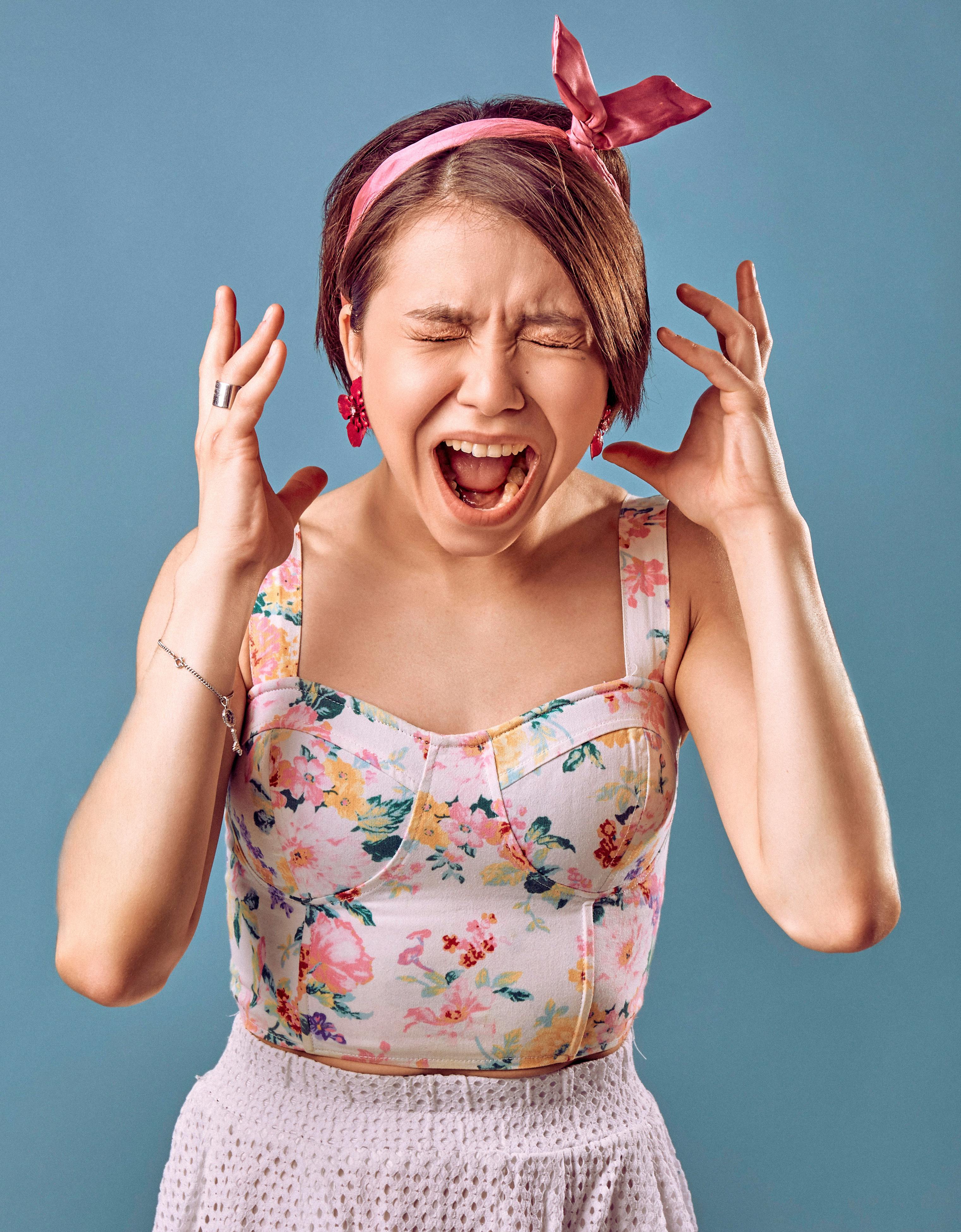 Background With People Shouting Photos, Download The BEST Free ...