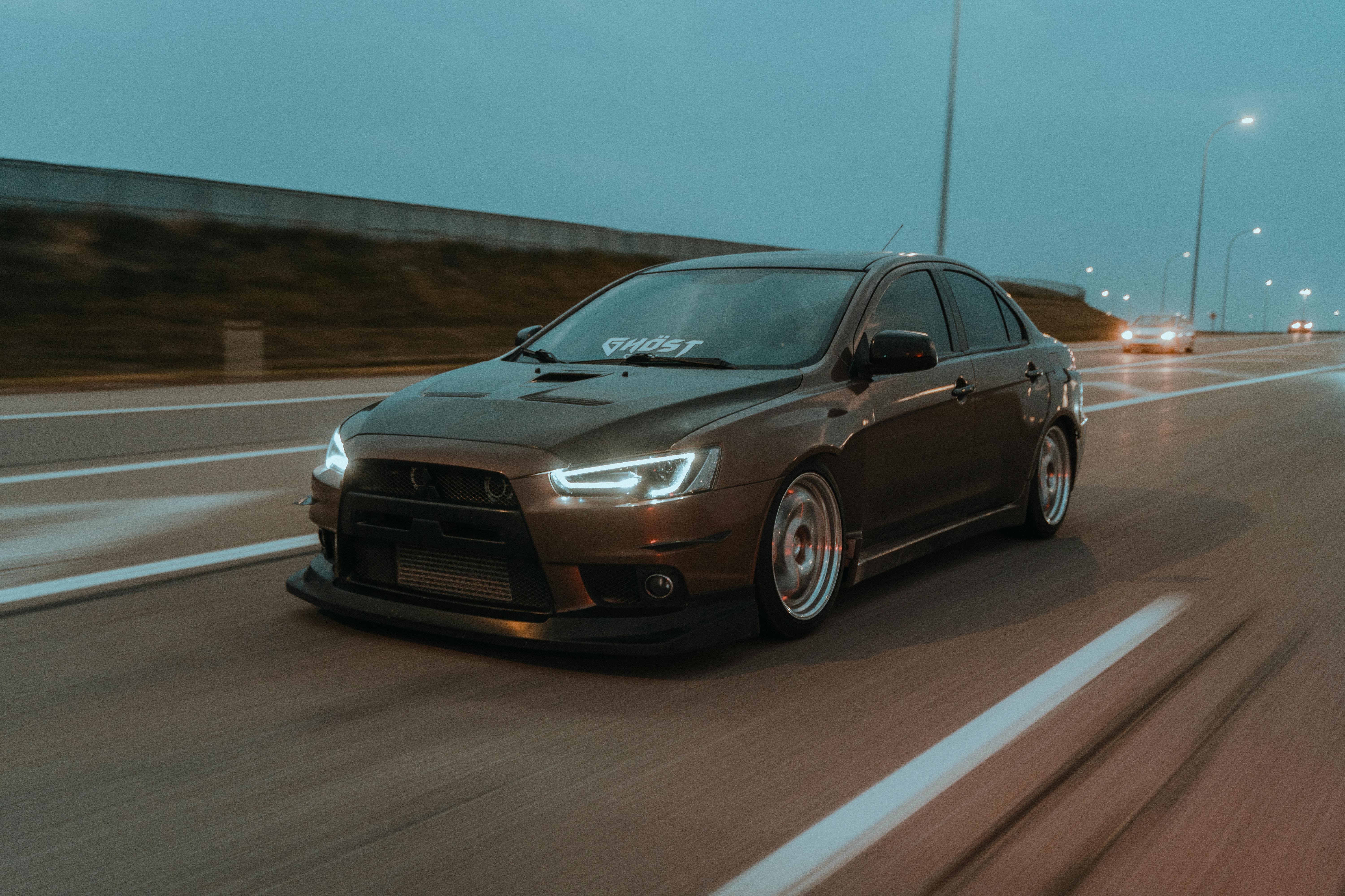 Gray Car on the Road · Free Stock Photo
