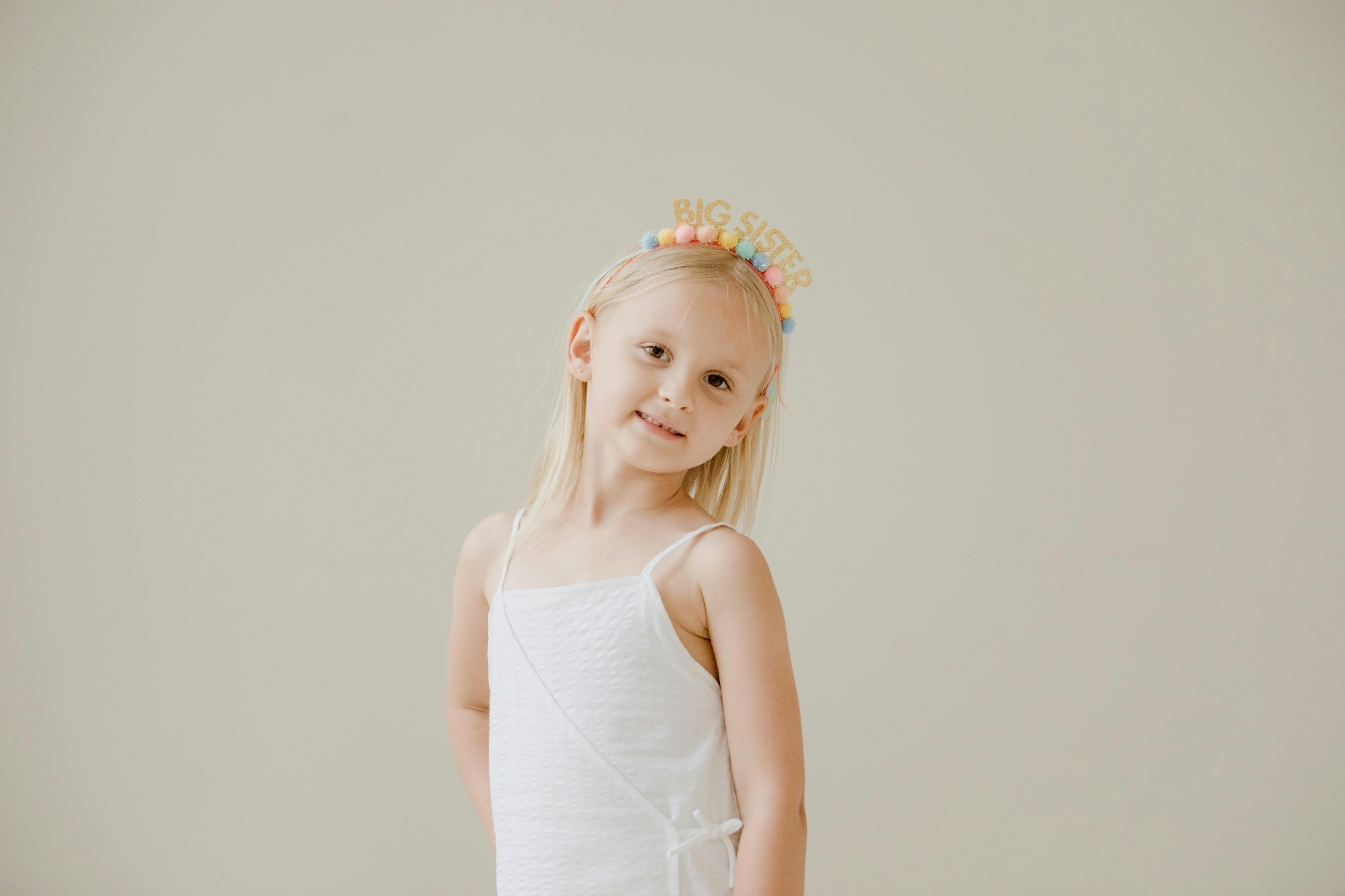 Girl On Plain Bg Photos, Download The BEST Free Girl On Plain Bg Stock ...