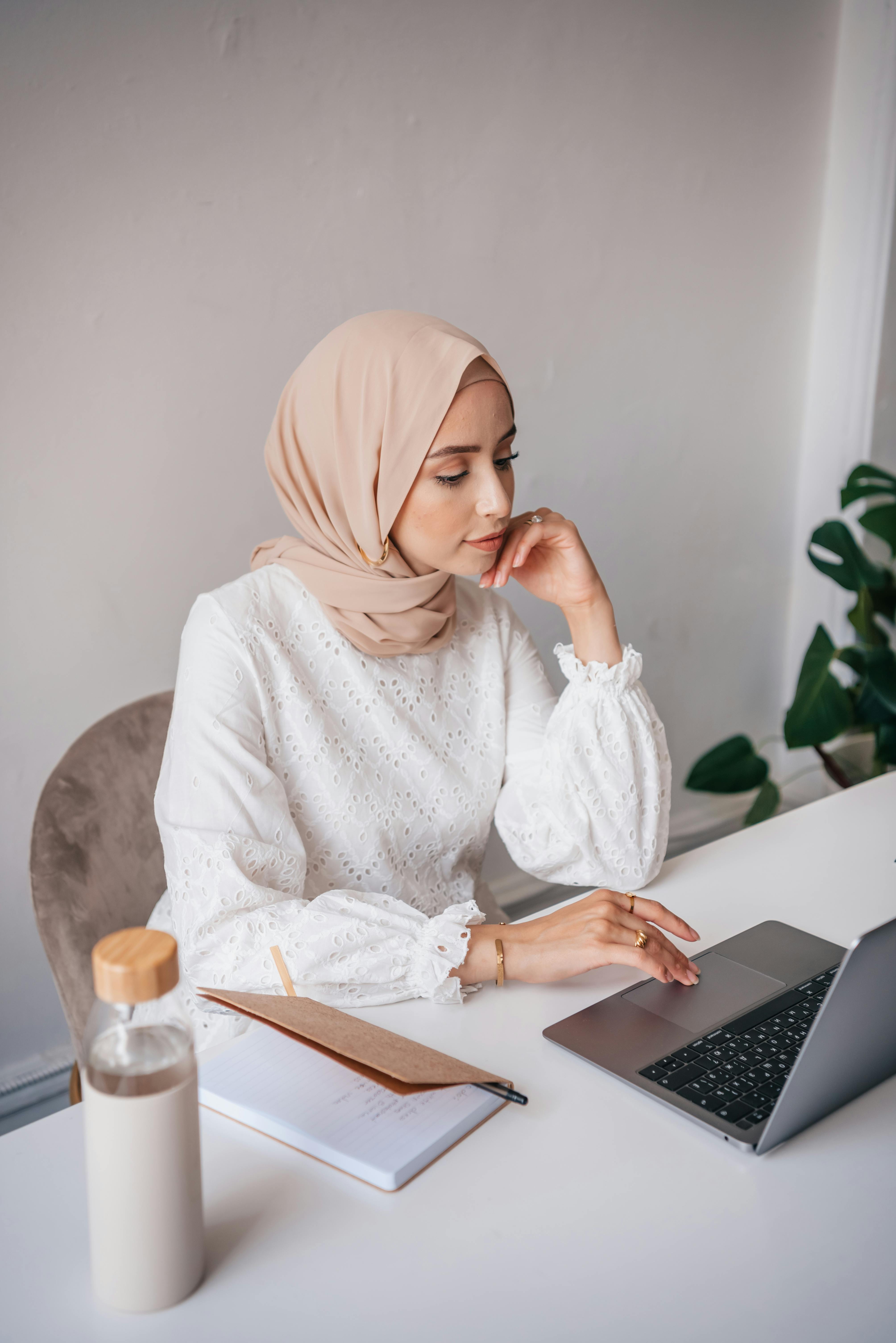 Over The Shoulder Working On Laptop Natural Light Photos, Download The ...