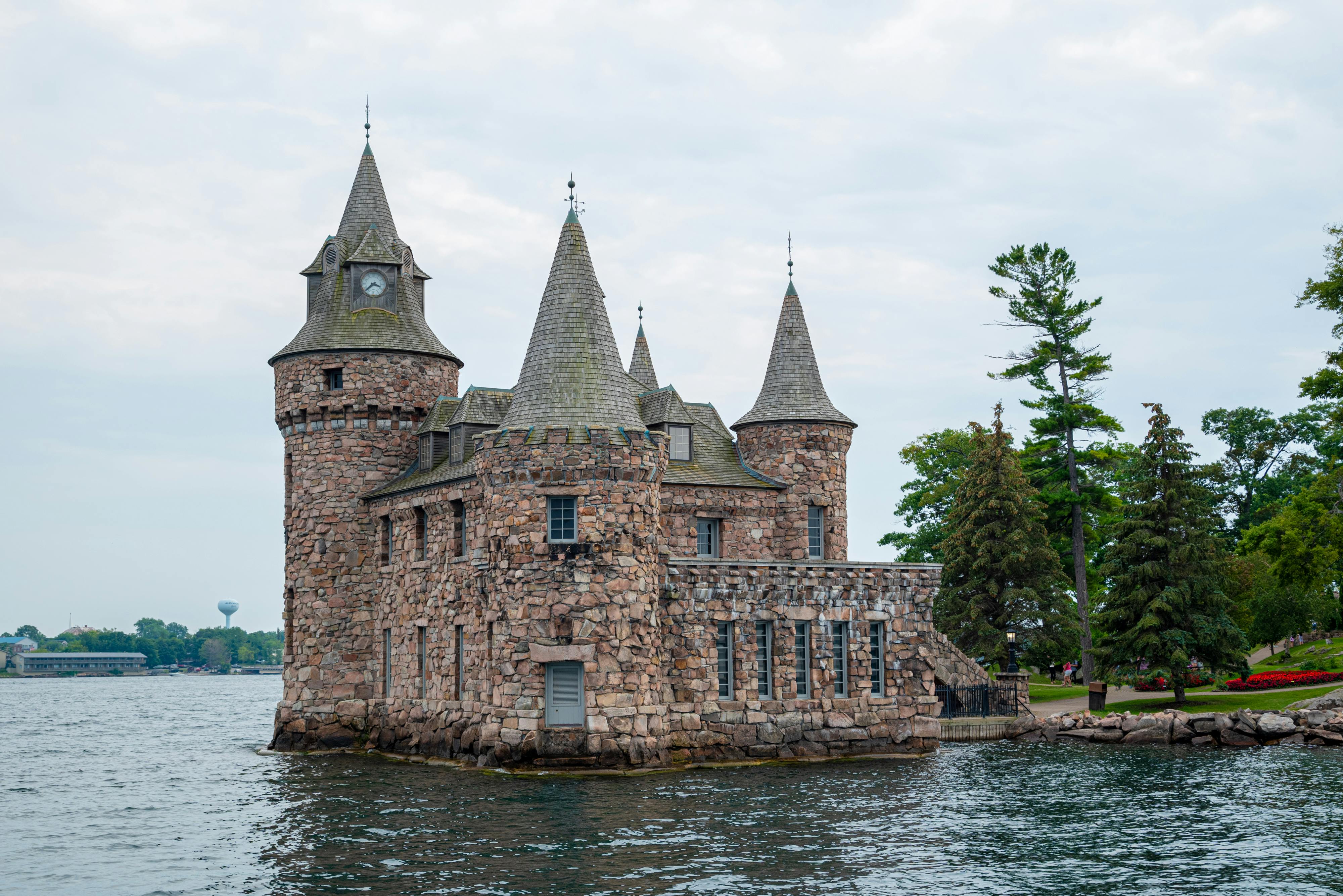 An Ancient Castle Beside the Lake · Free Stock Photo