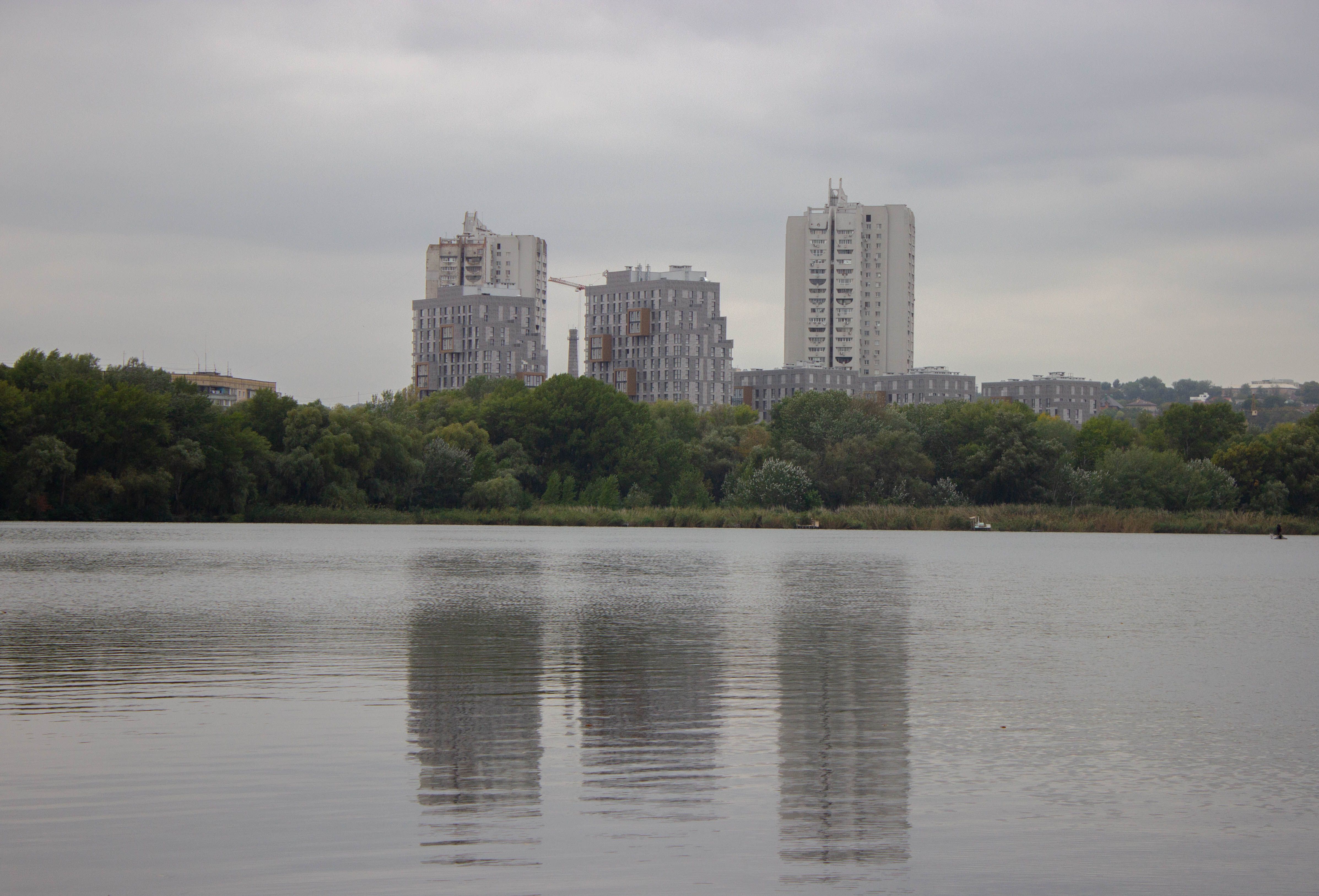 River in Between Buildings · Free Stock Photo