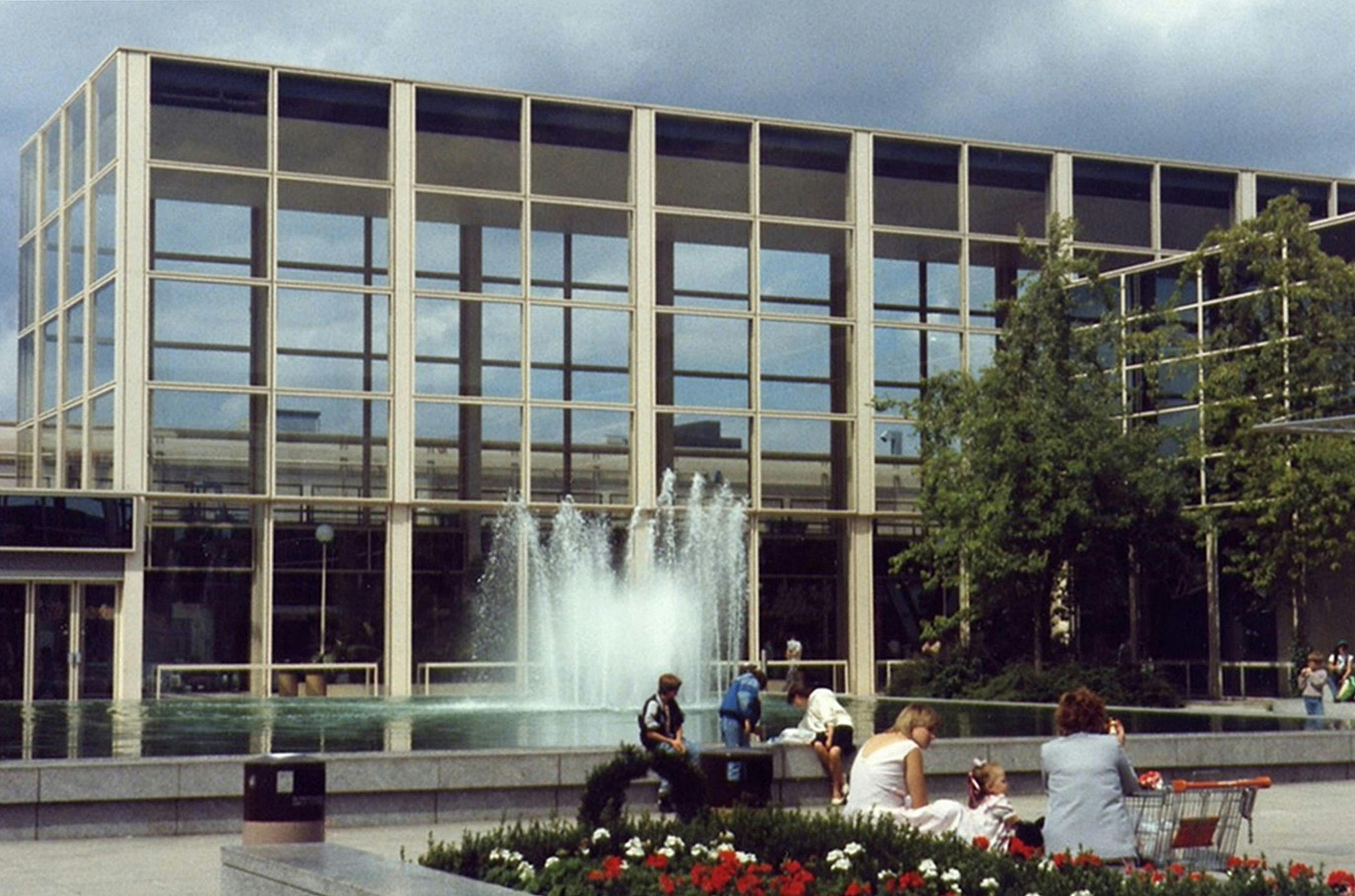 People Sitting on Bench Near Water Fountain · Free Stock Photo