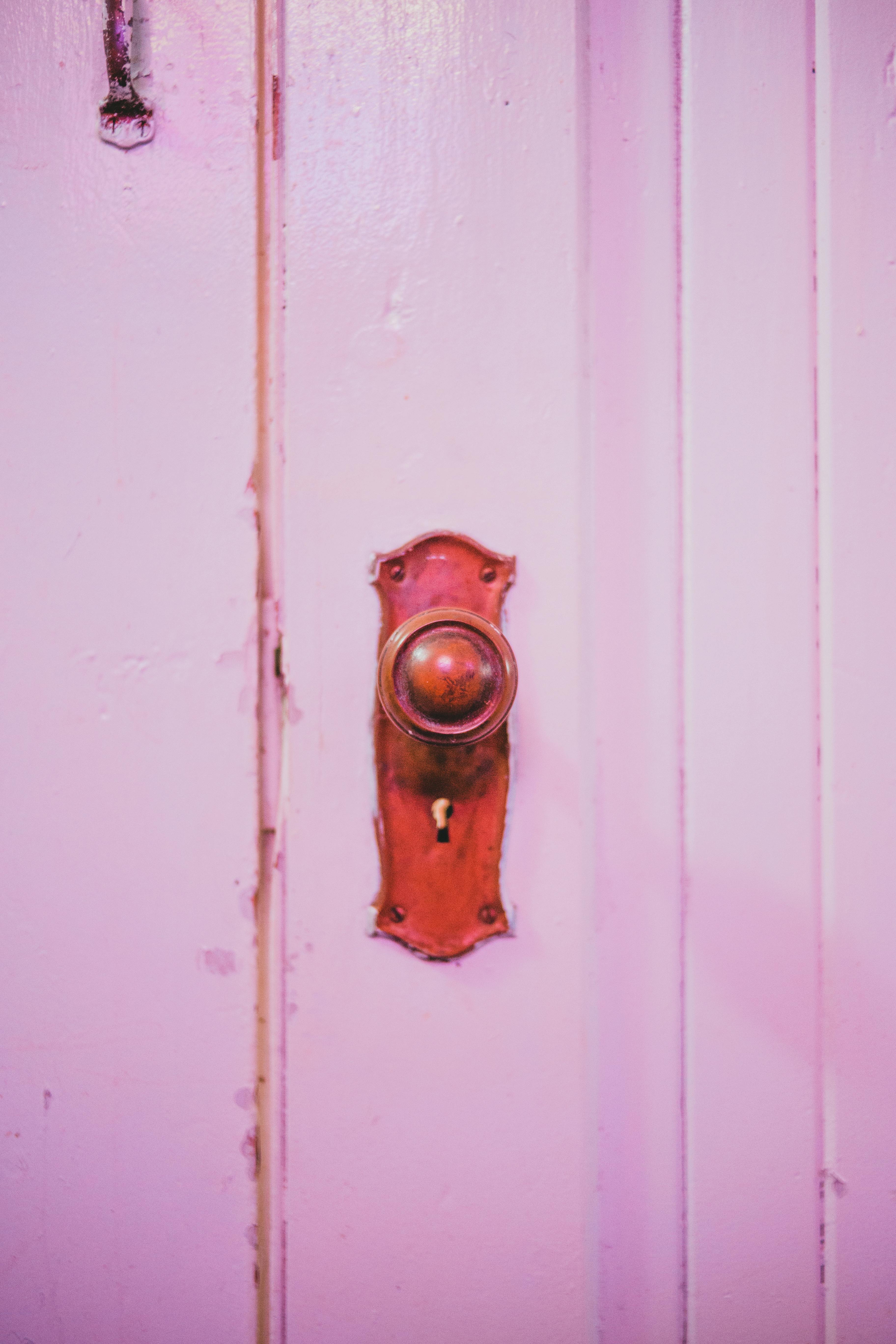 Close-Up Shot of a Brown Door Knob · Free Stock Photo