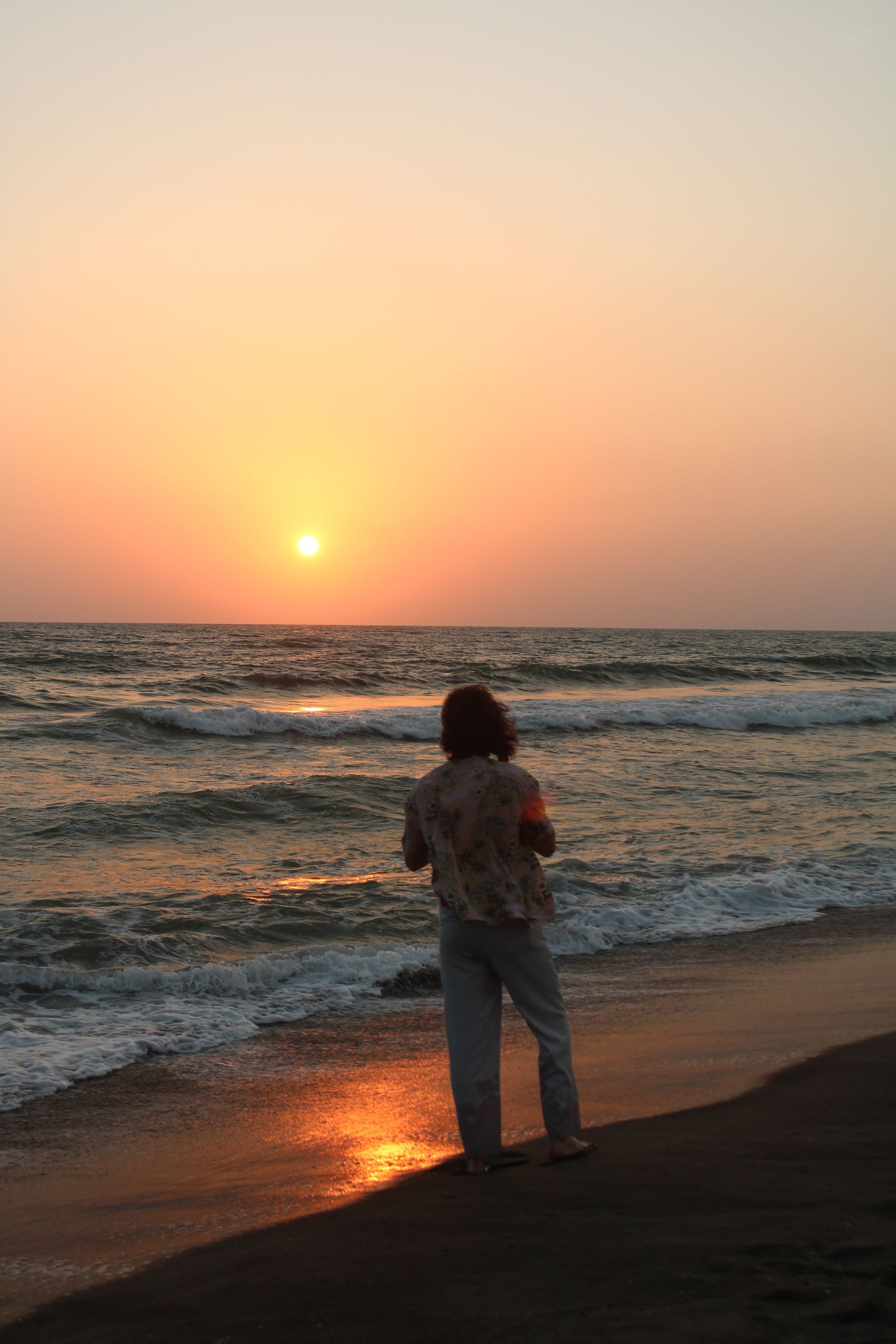 Silhouette of a Person Standing on Beach during Sunset · Free Stock Photo