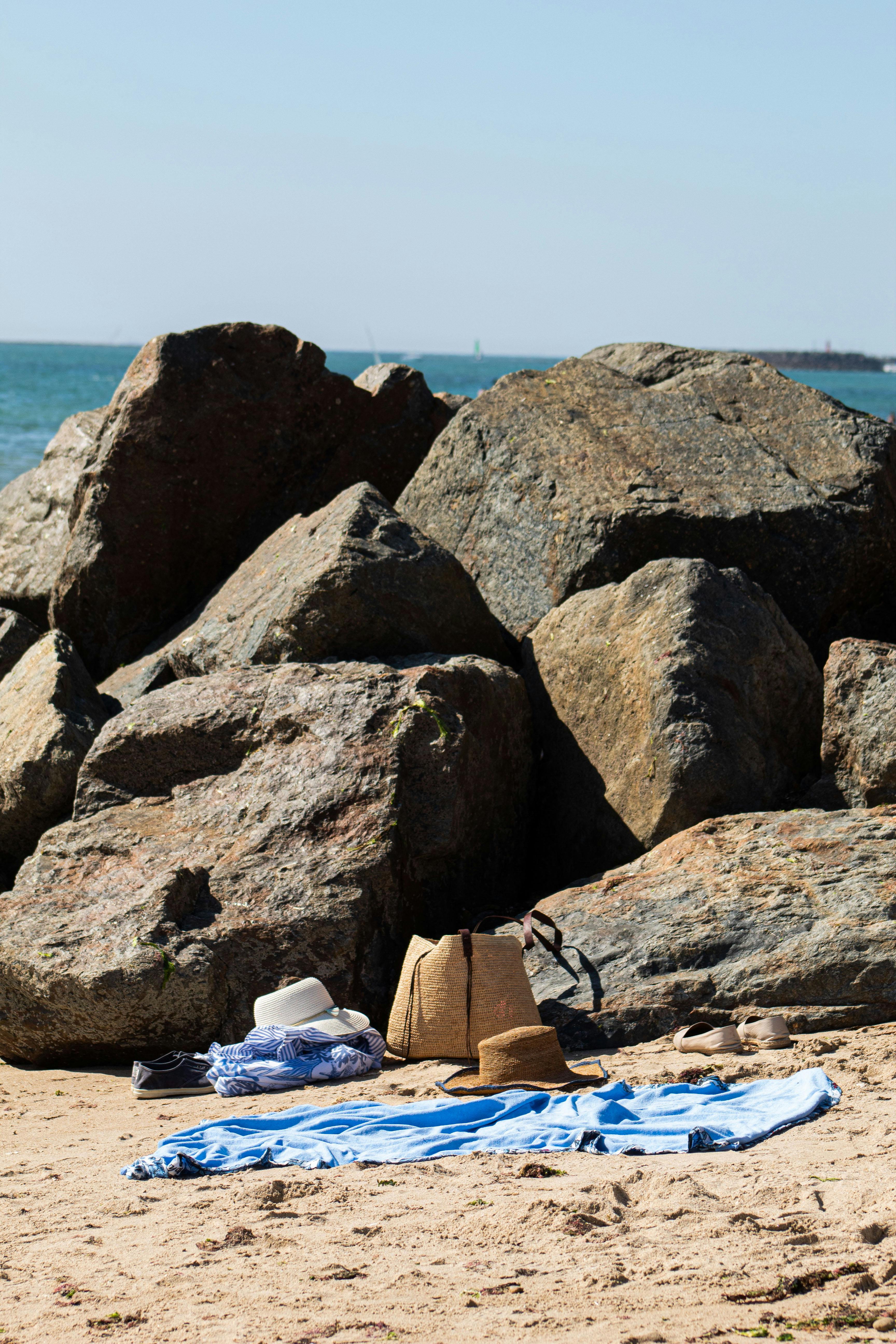 Rocks on the Beach · Free Stock Photo
