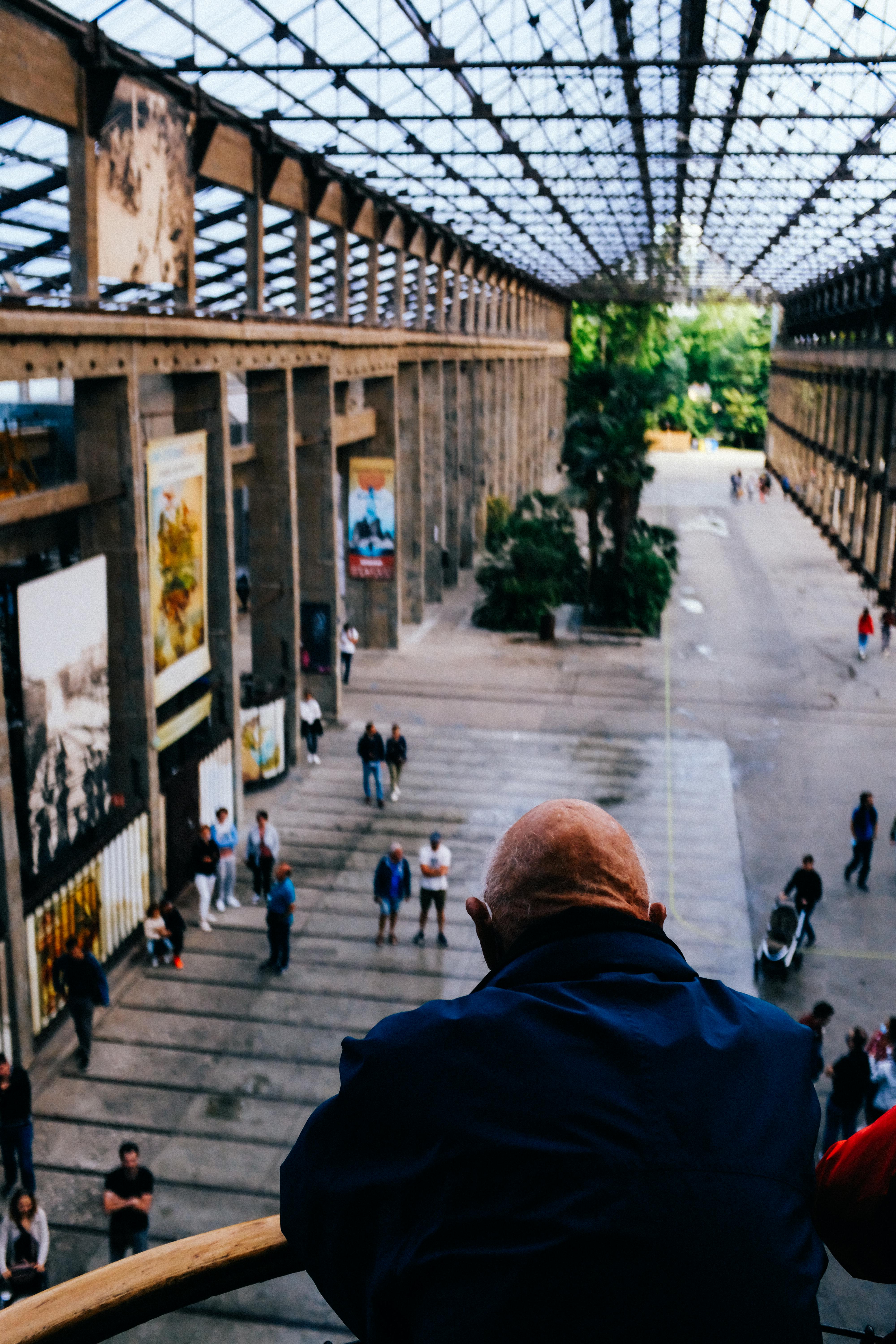 People Walking in a Building · Free Stock Photo