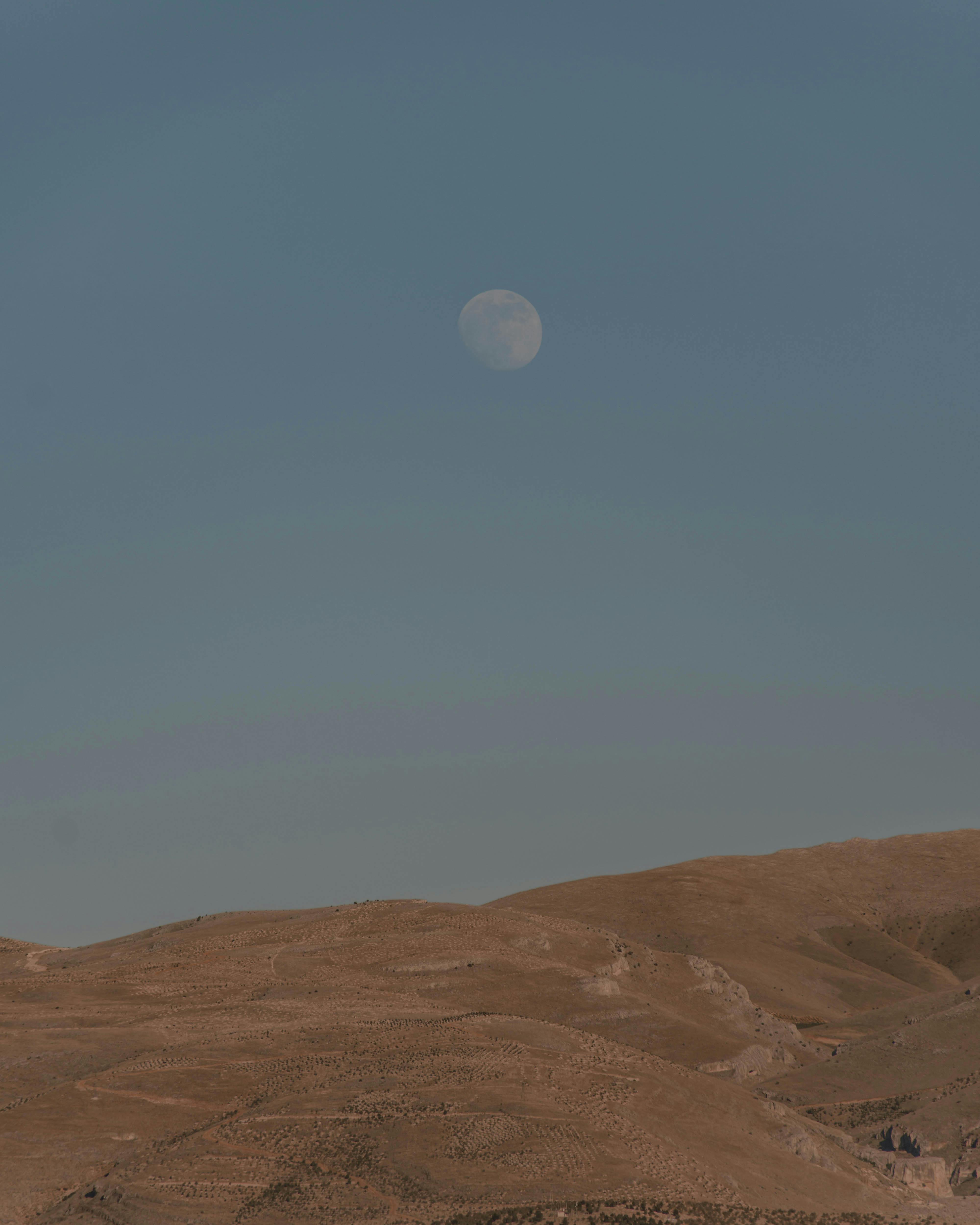 The Moon over the Mountain · Free Stock Photo