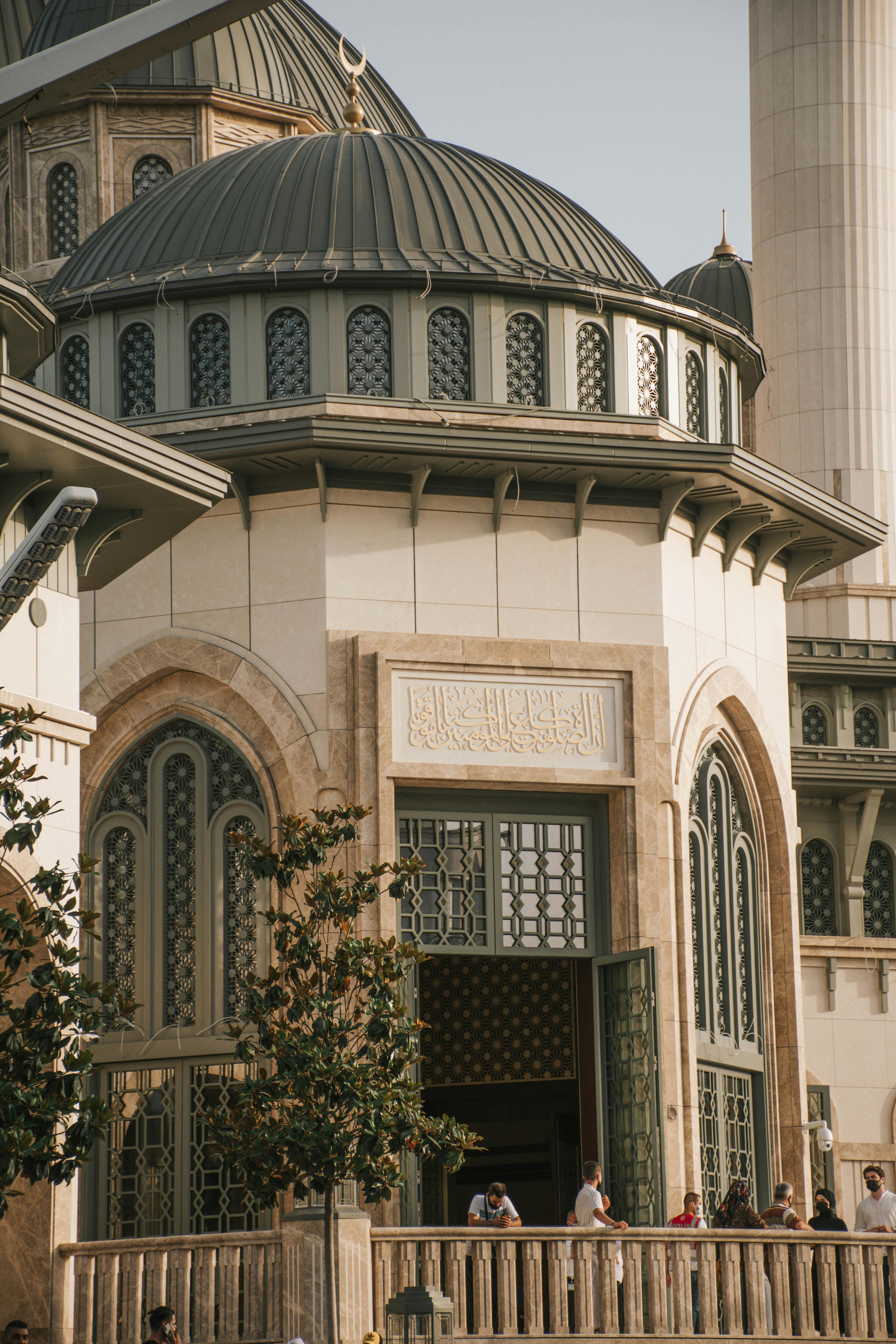 Doorway Entrance to a Grand Mosque · Free Stock Photo