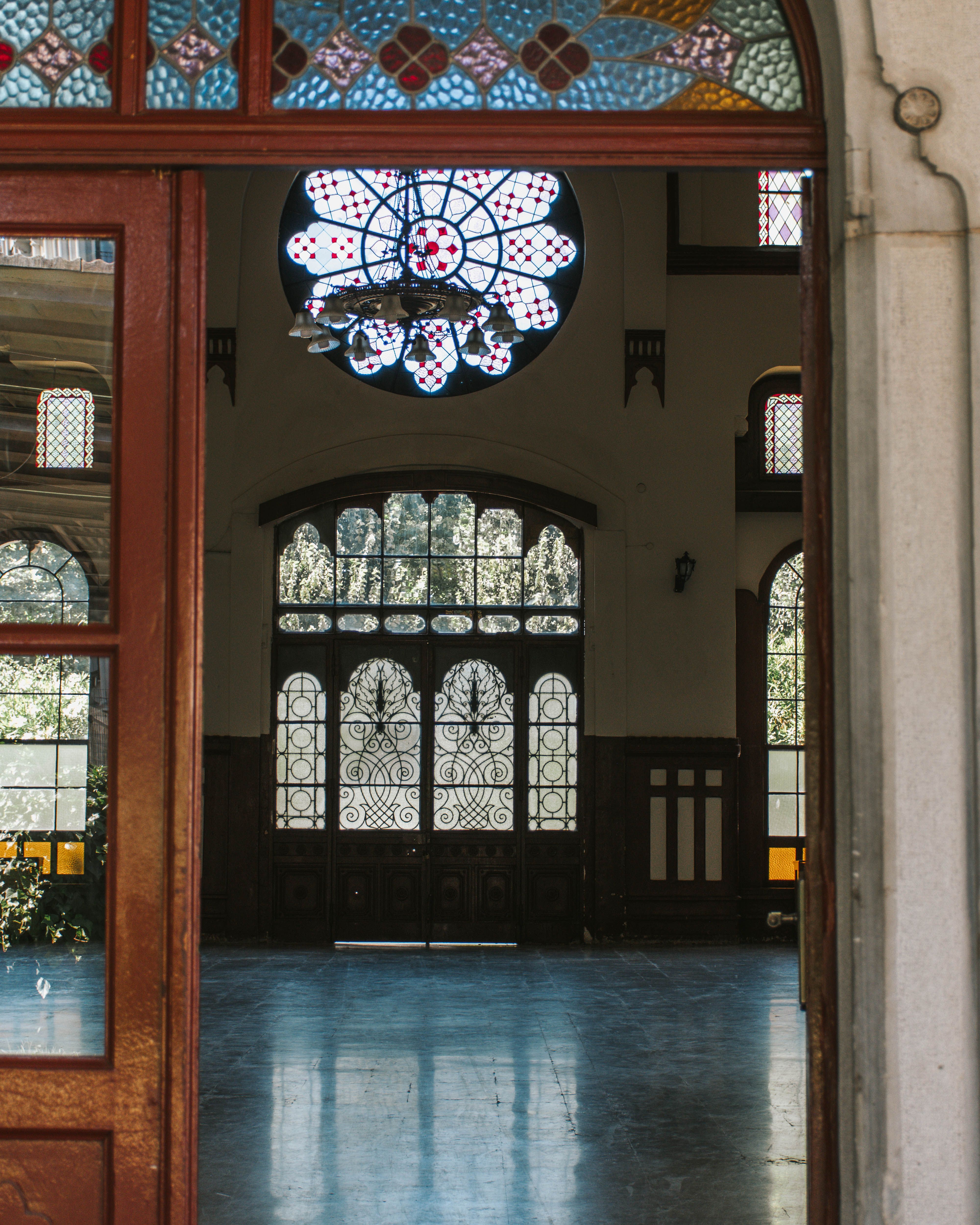 Open Door Entrance to a Hall · Free Stock Photo