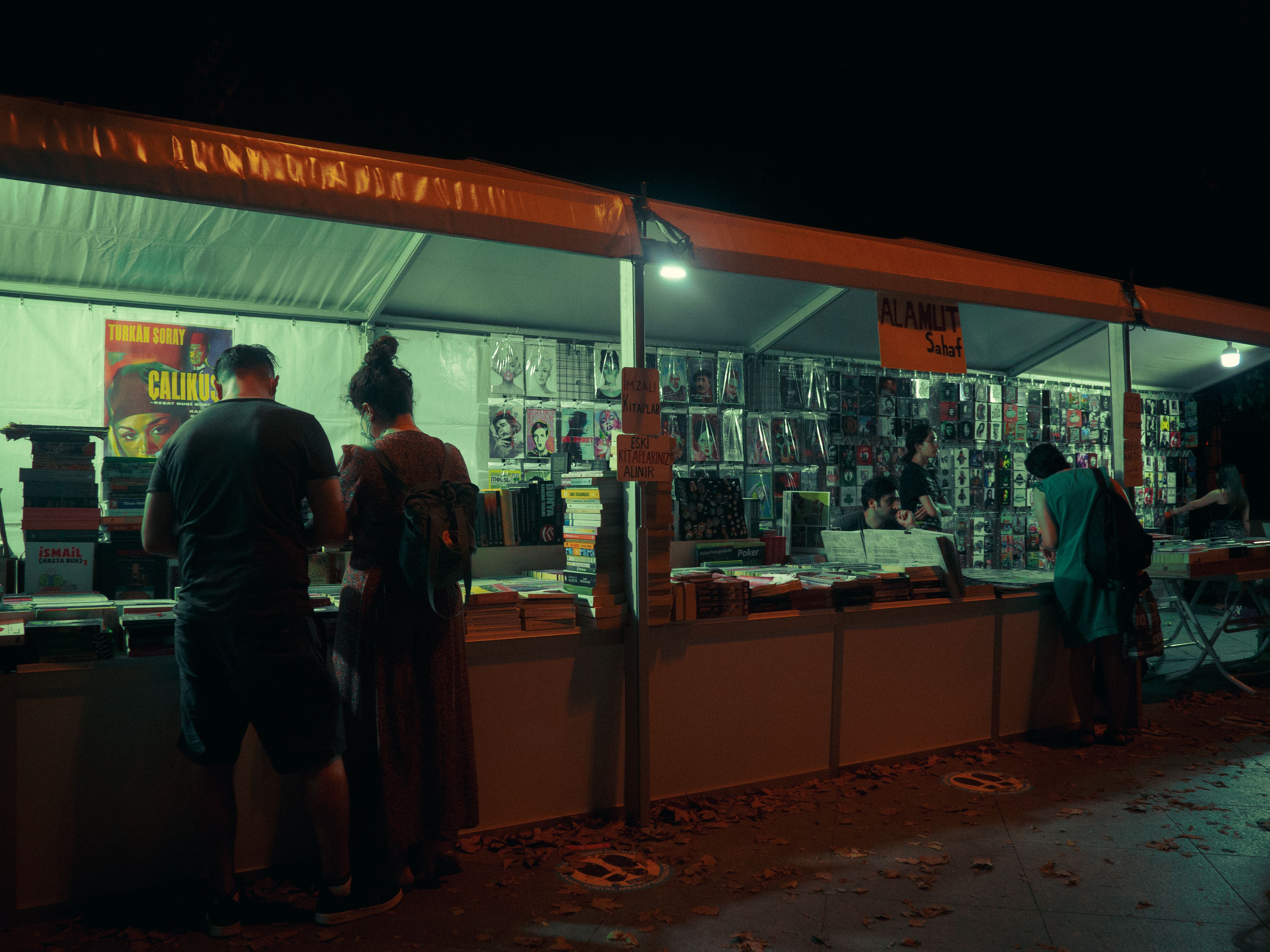 Book Stalls Photos, Download The BEST Free Book Stalls Stock Photos ...