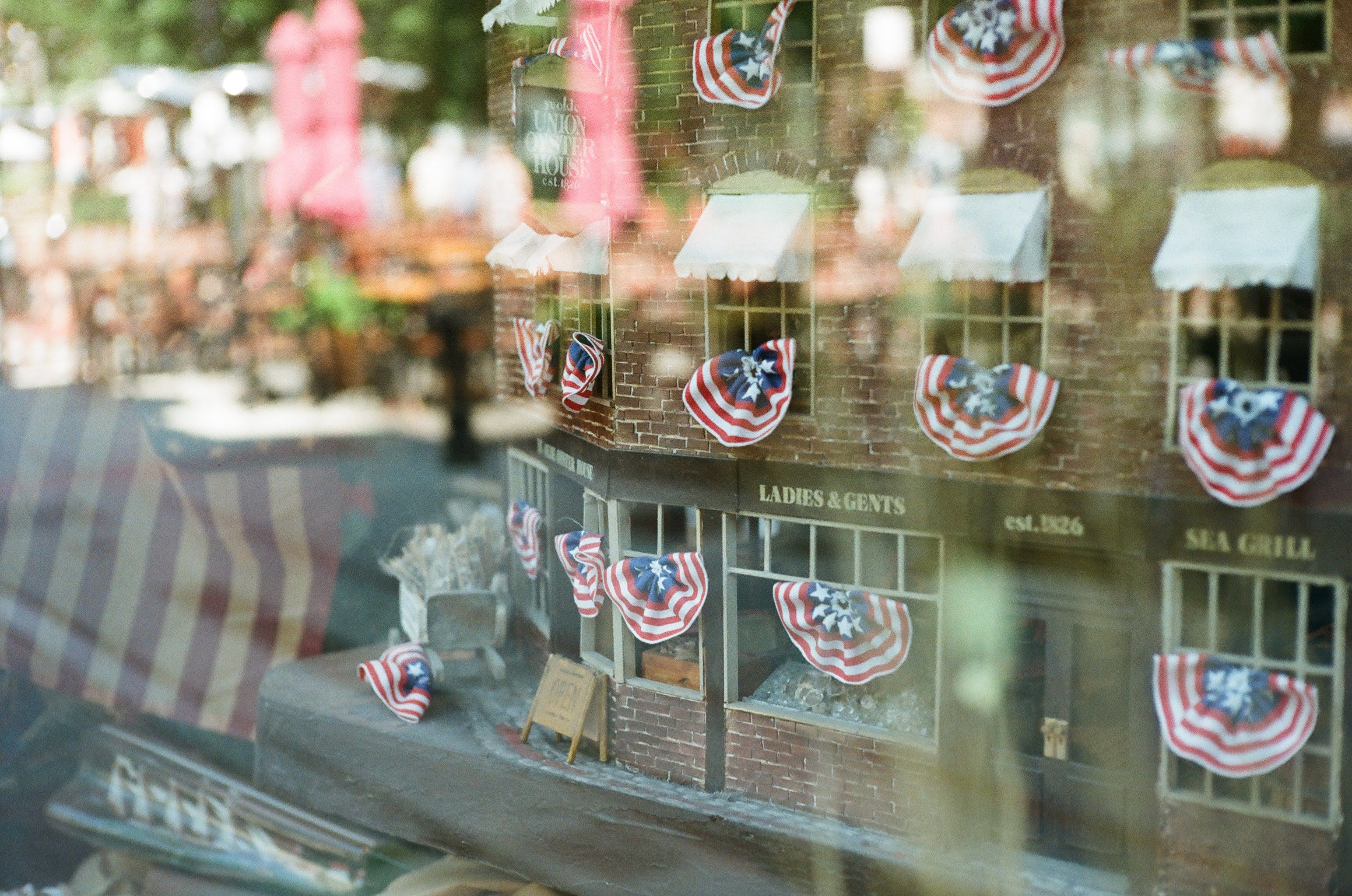 A House with a Flag · Free Stock Photo