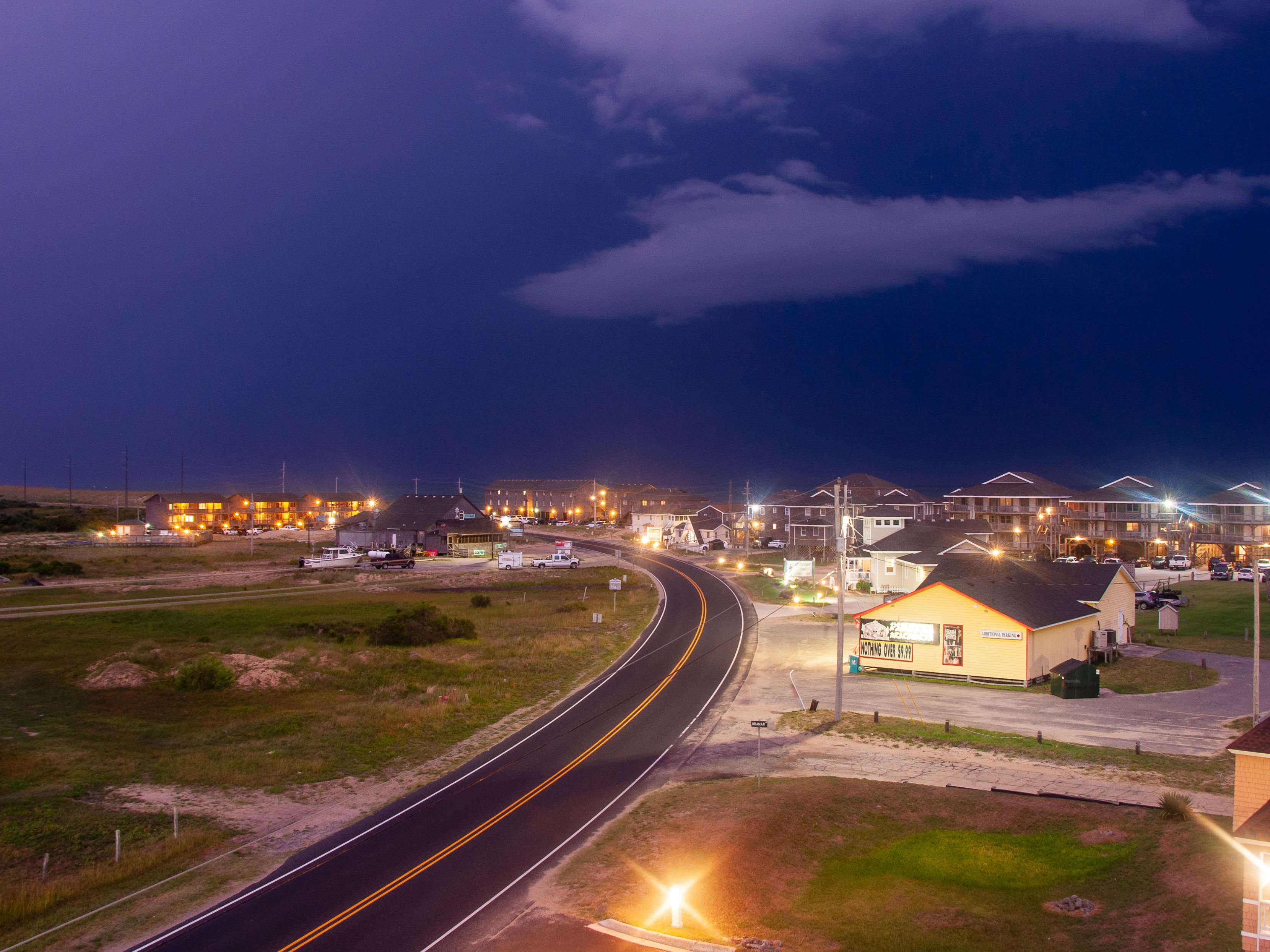 Road Surrounded by Houses · Free Stock Photo