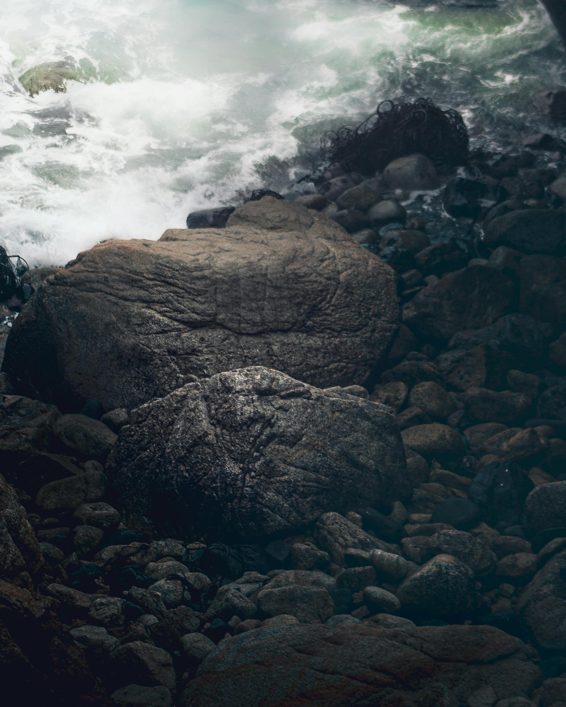 Boulders in Lake · Free Stock Photo