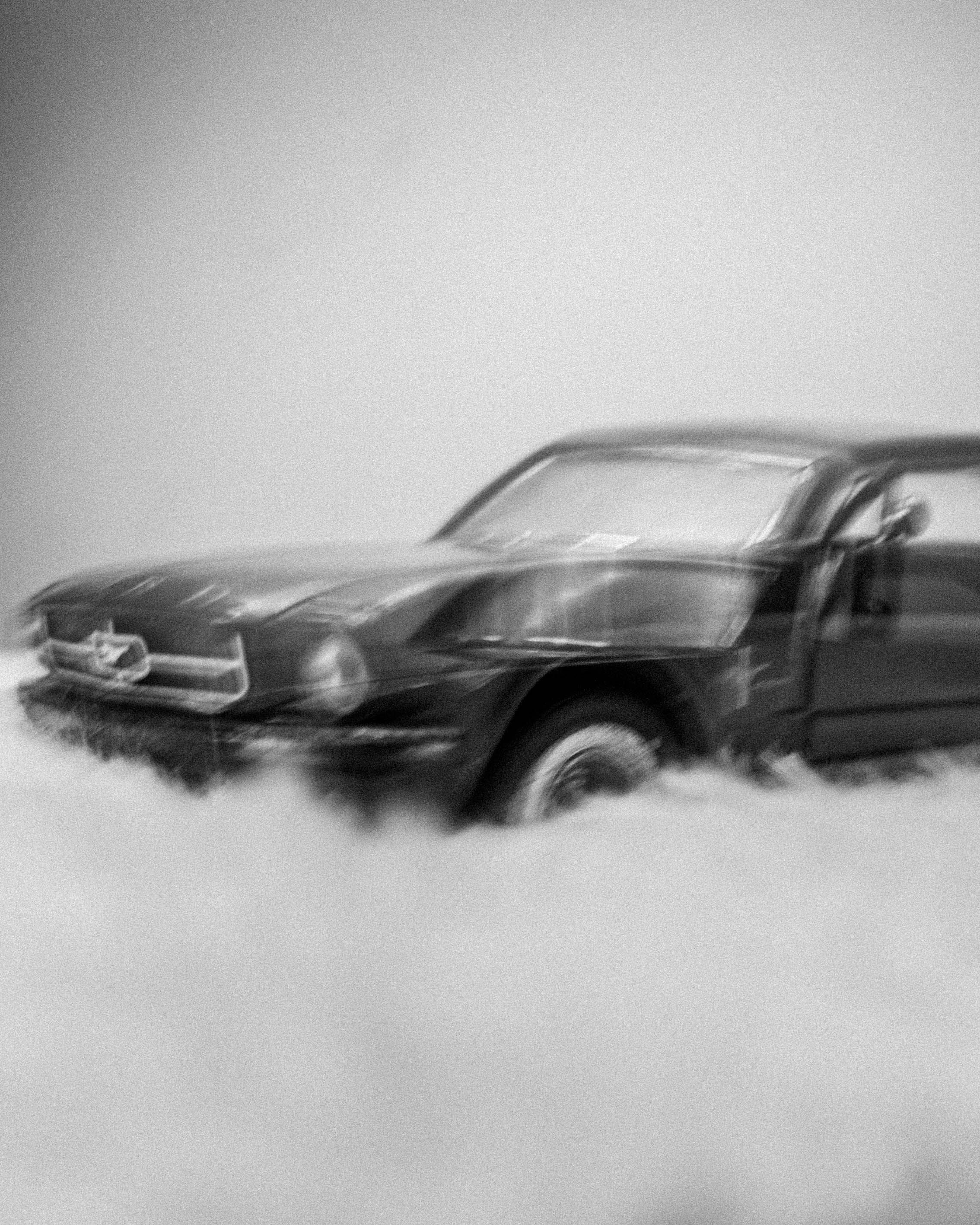 Car in Fog · Free Stock Photo