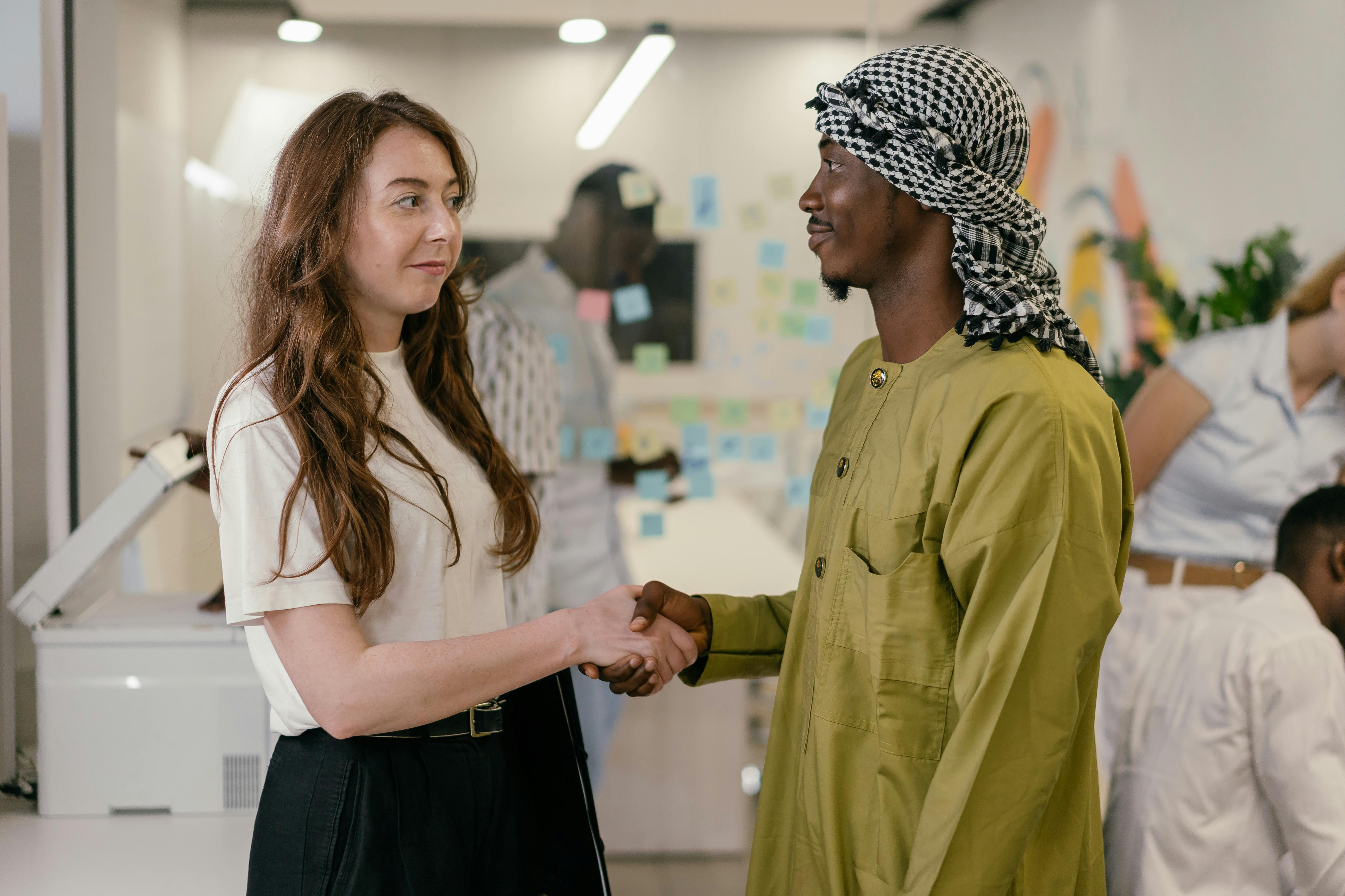 Man and Woman Doing Hand Shake · Free Stock Photo