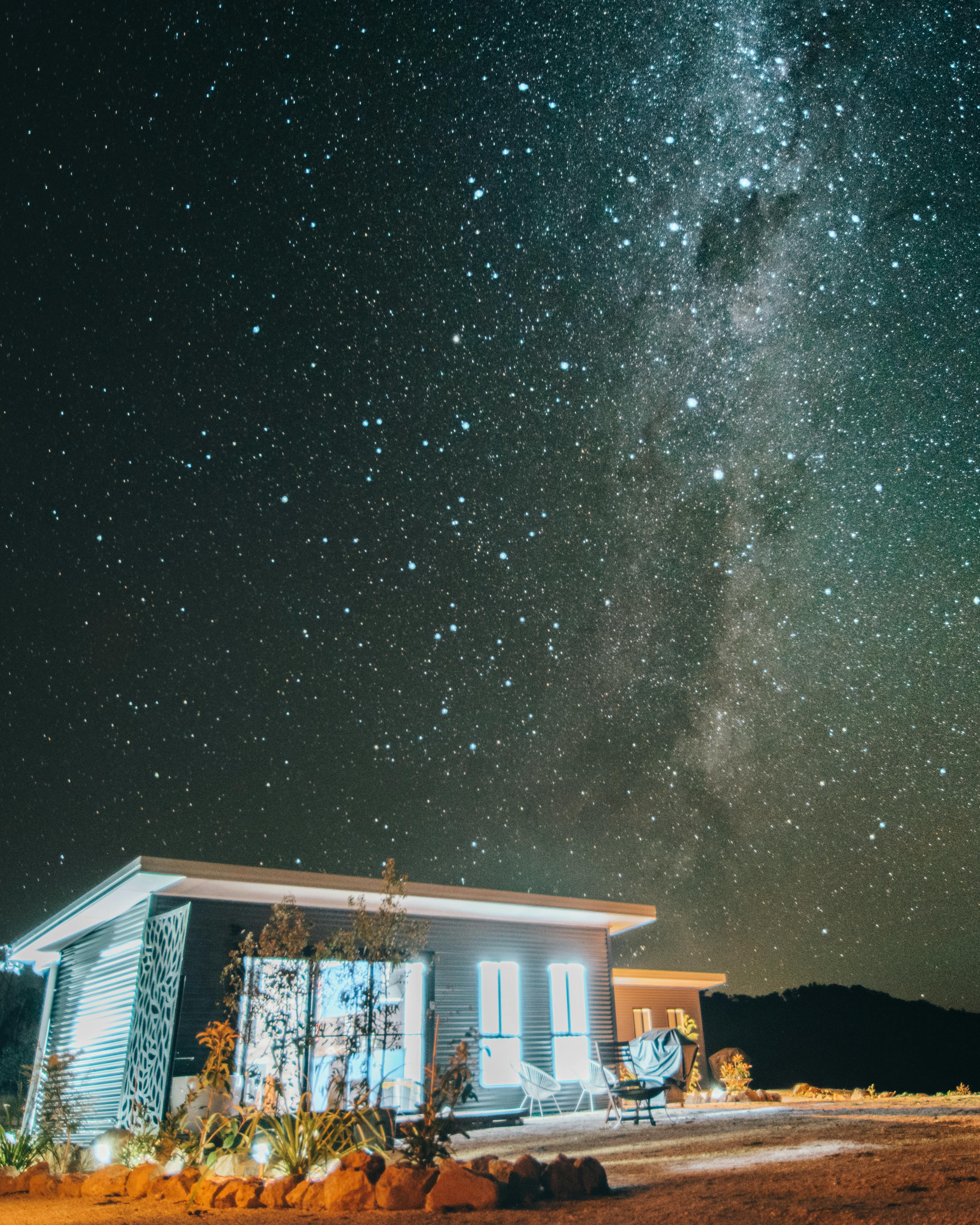 House under the Starry Night Sky · Free Stock Photo