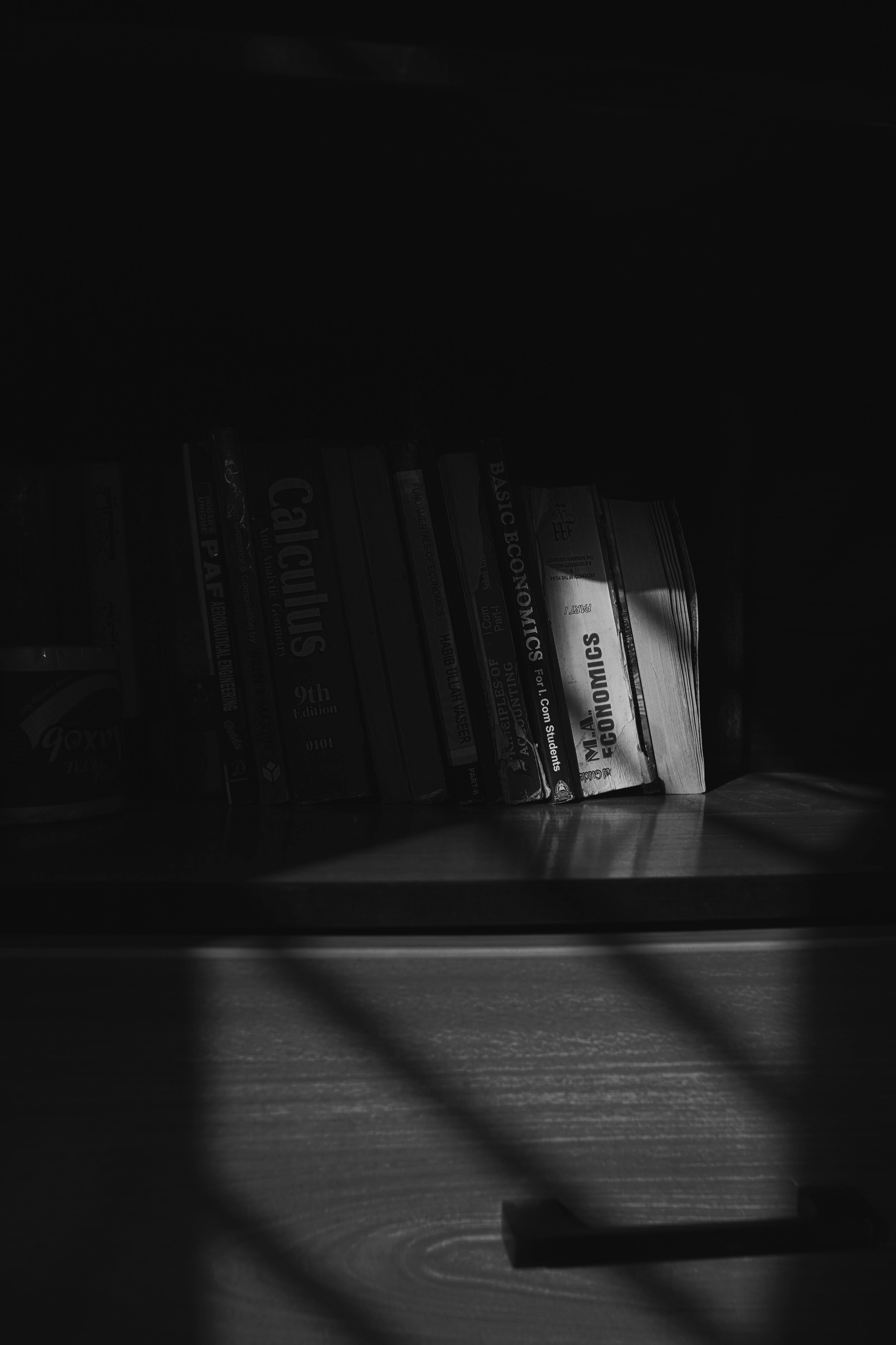 Dark Book Shelf Photos, Download The BEST Free Dark Book Shelf Stock ...