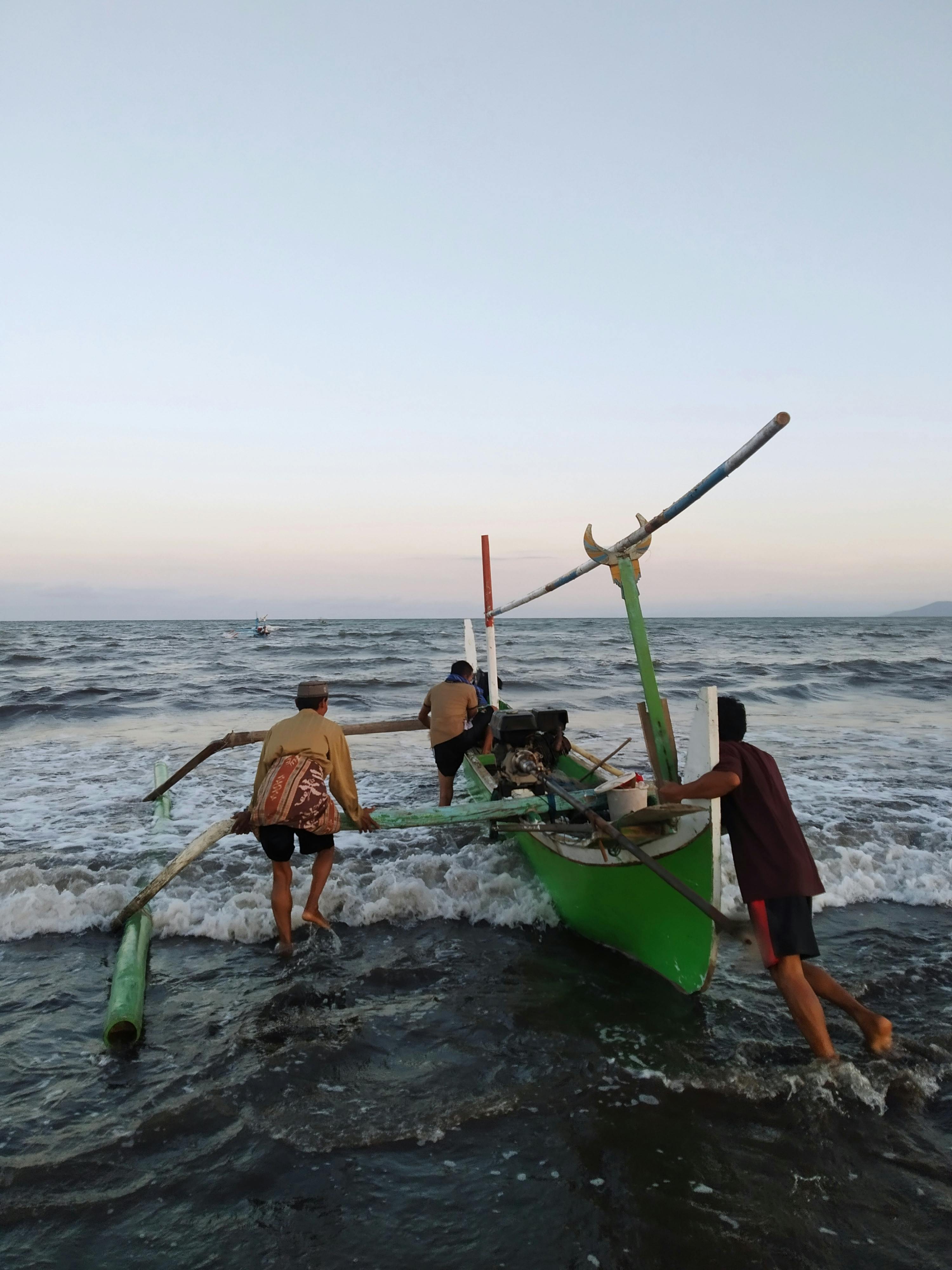 People Riding a Boat · Free Stock Photo