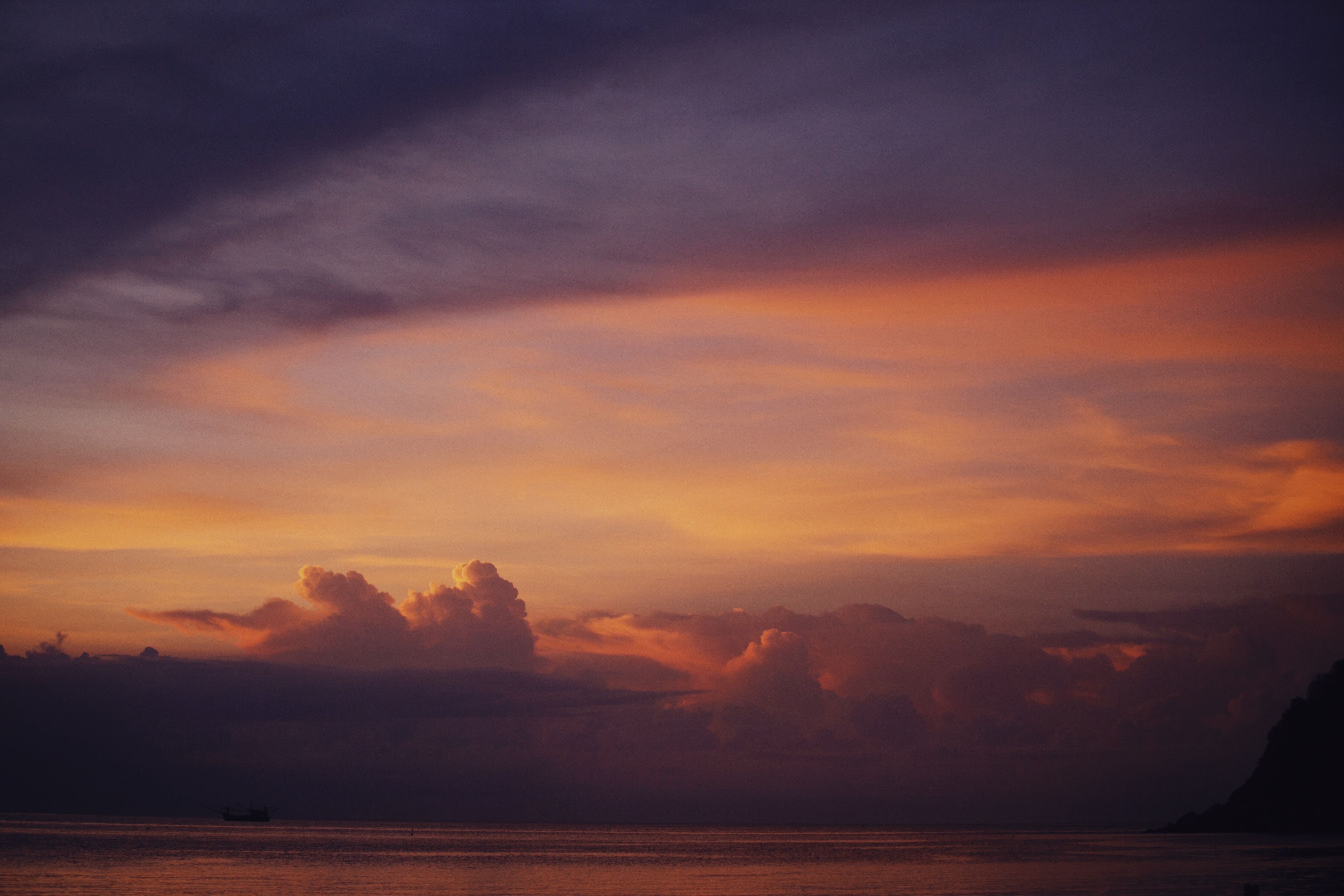Body of Water Under Sunset · Free Stock Photo