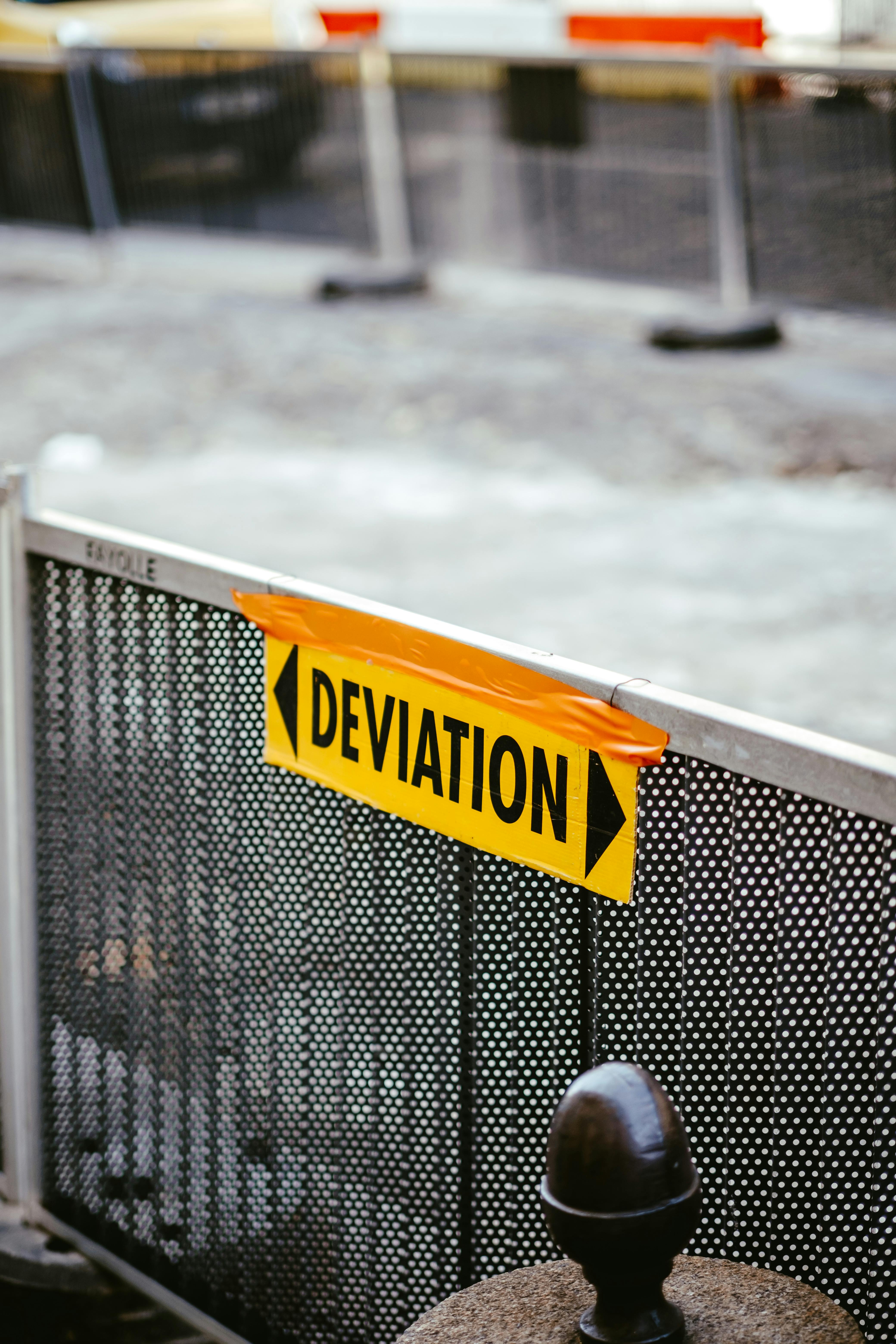 Deviation Text on Fence · Free Stock Photo