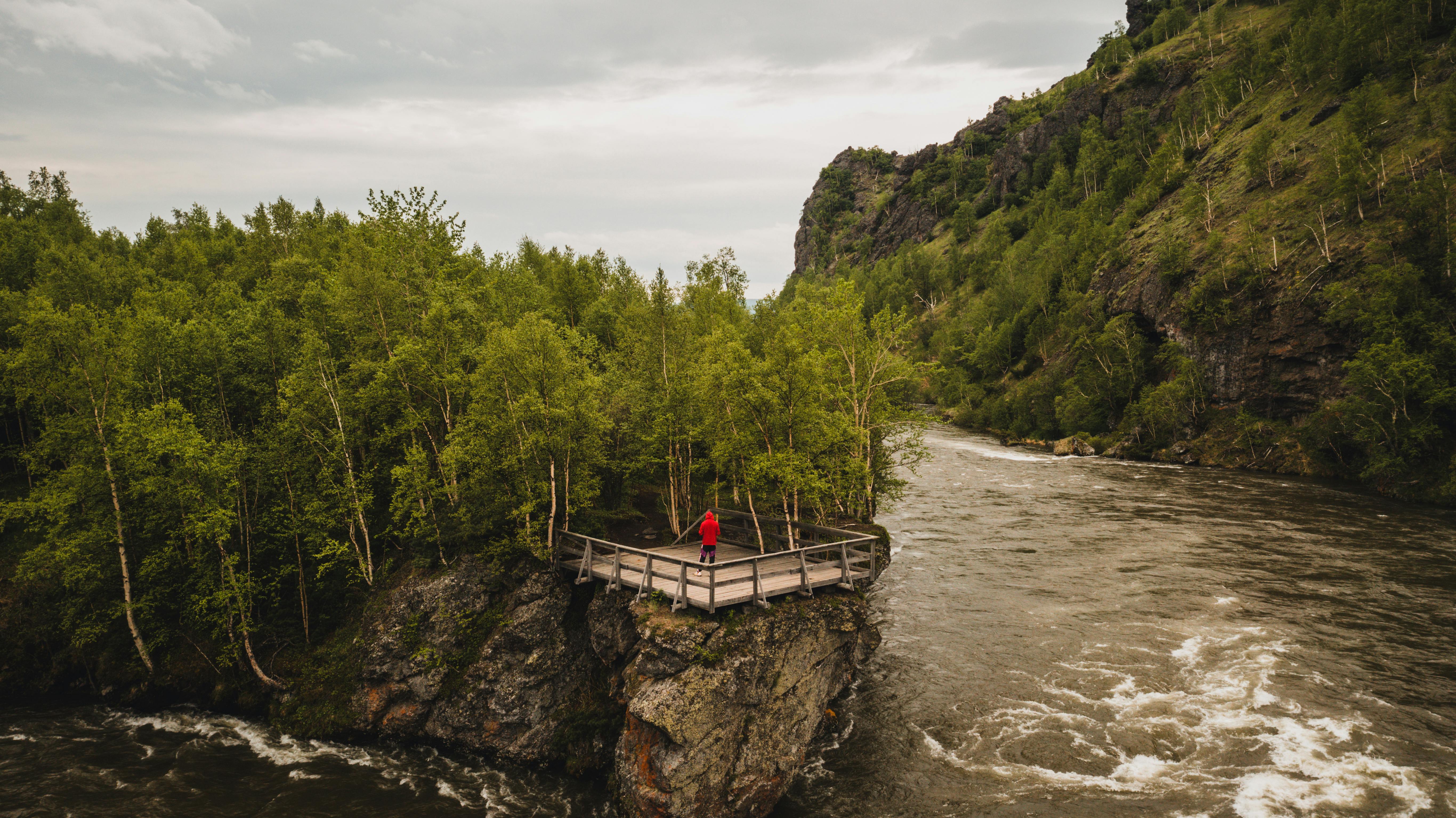 View Deck over the Rocky Riverside · Free Stock Photo