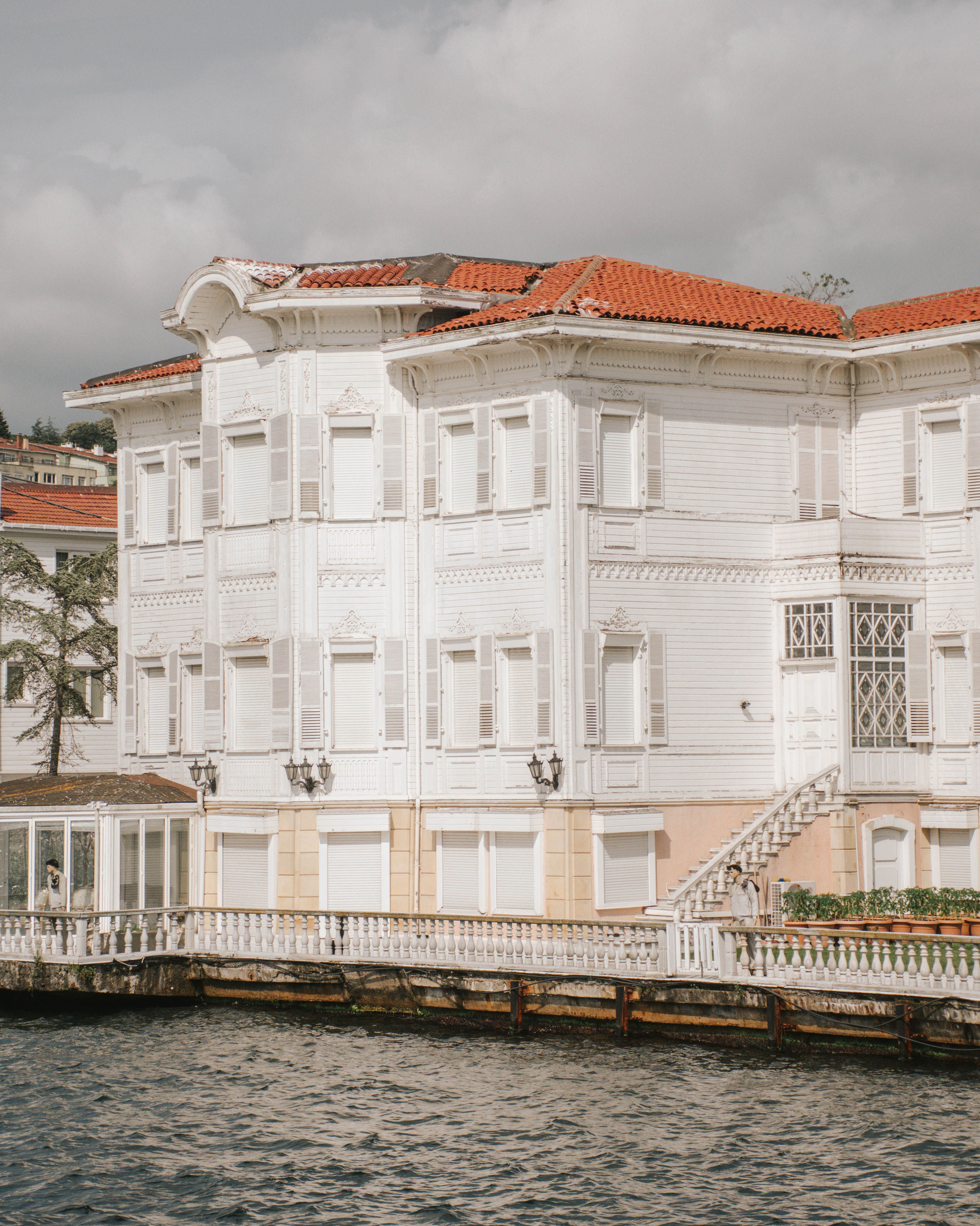 White Wooden Building Near Body of Water · Free Stock Photo