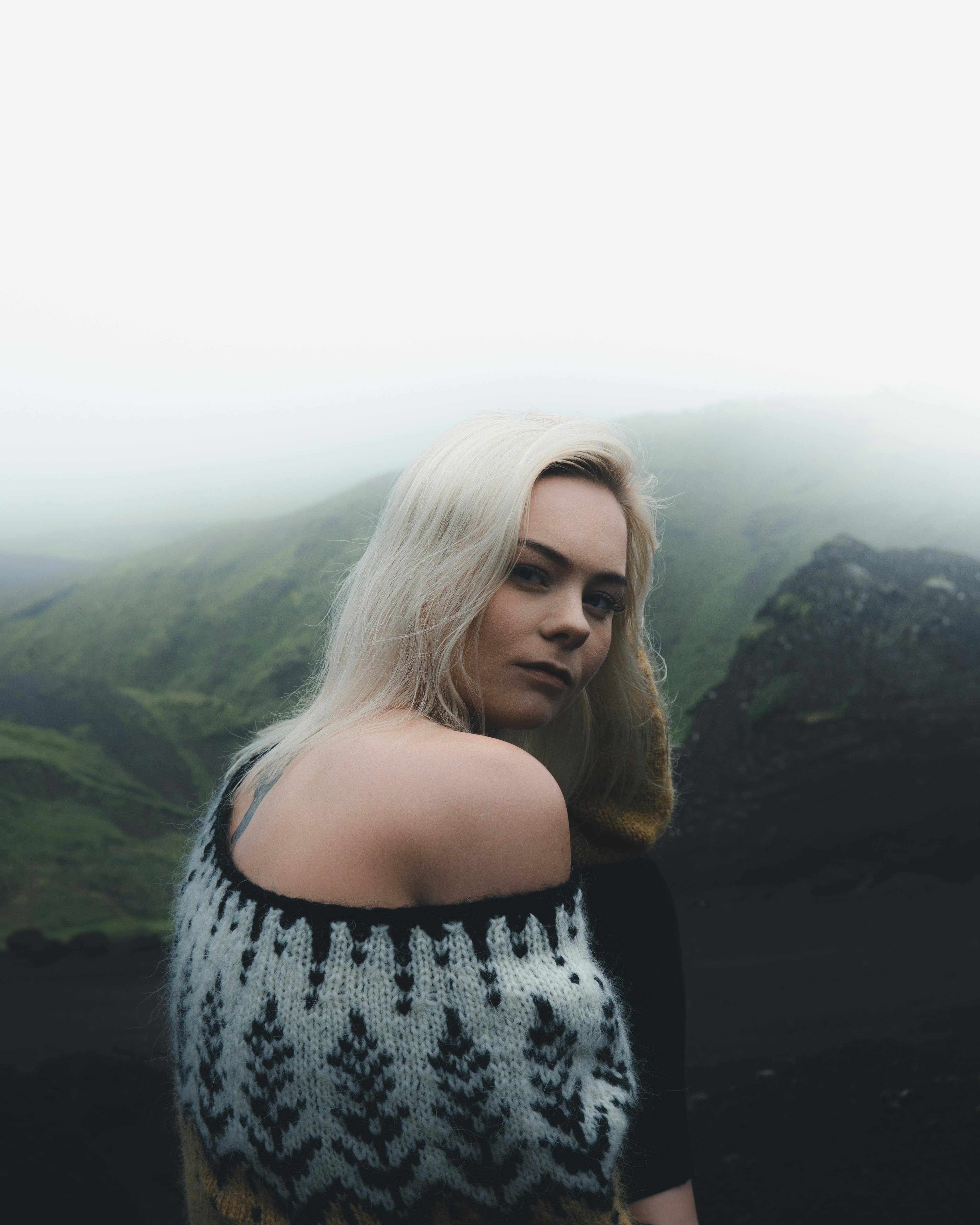 Pose Shoulder Photos, Download The BEST Free Pose Shoulder Stock Photos ...