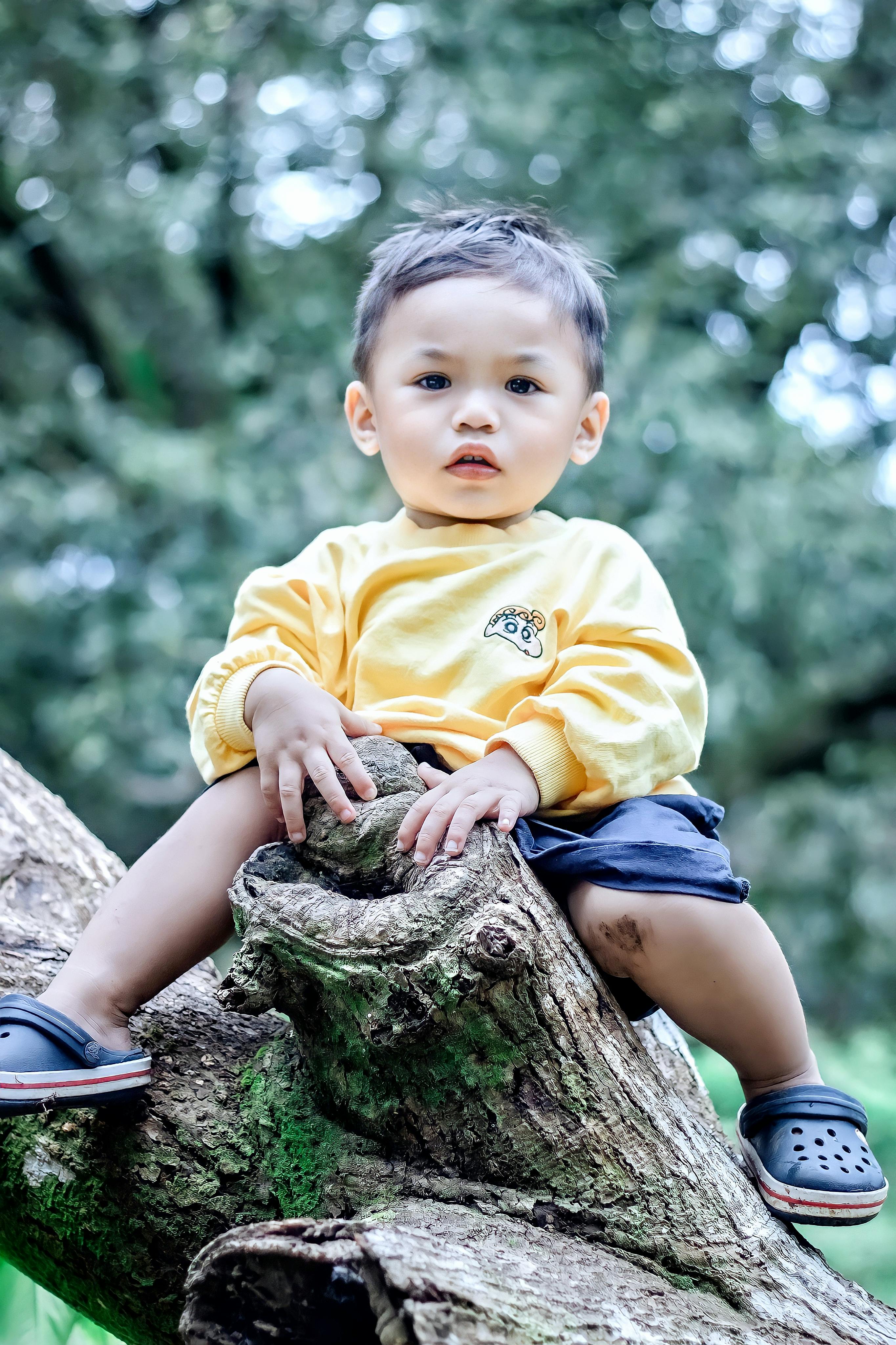 Close-Up Photo of a Cute Kid Looking at the Camera · Free Stock Photo