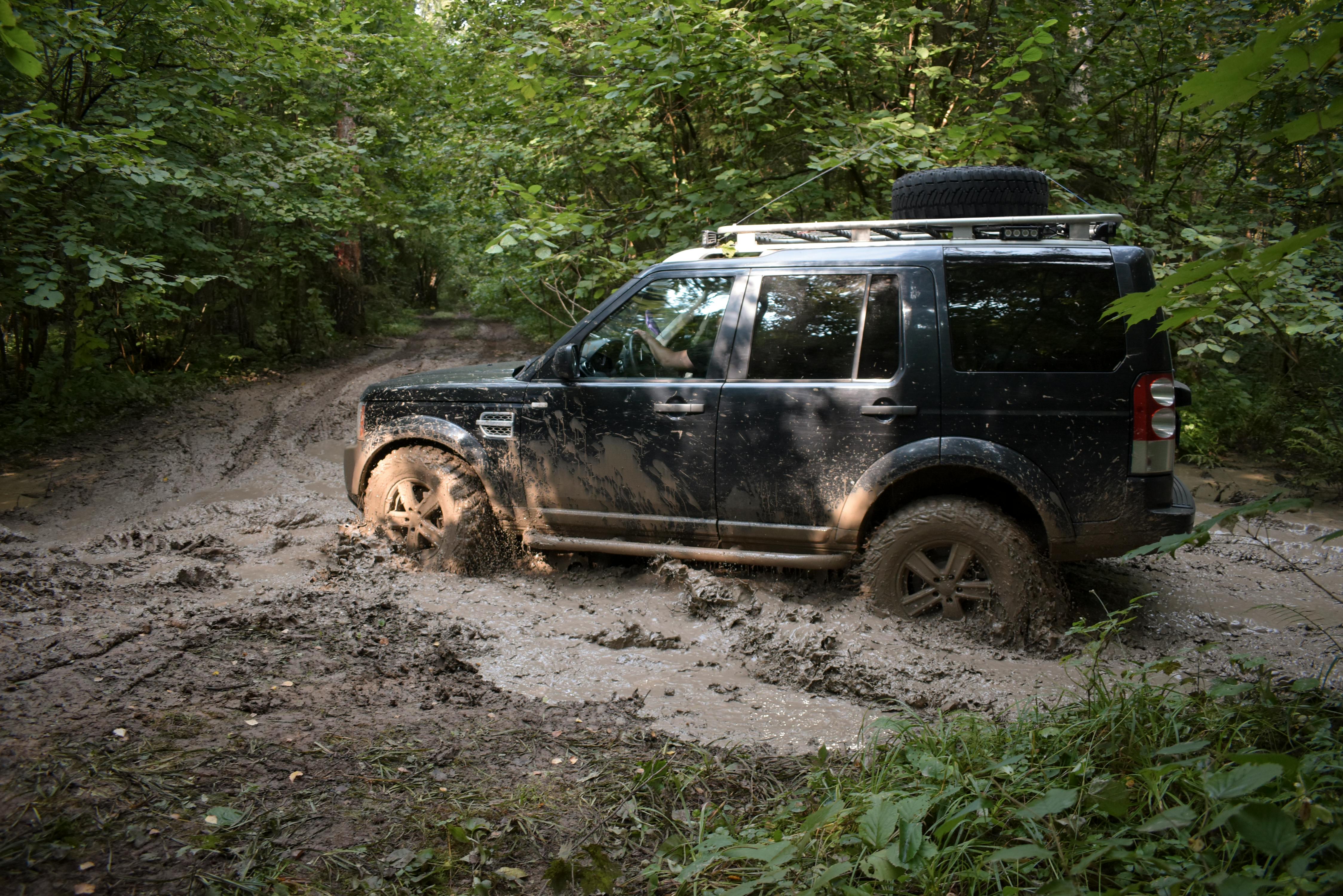 Car Driving in Mud · Free Stock Photo