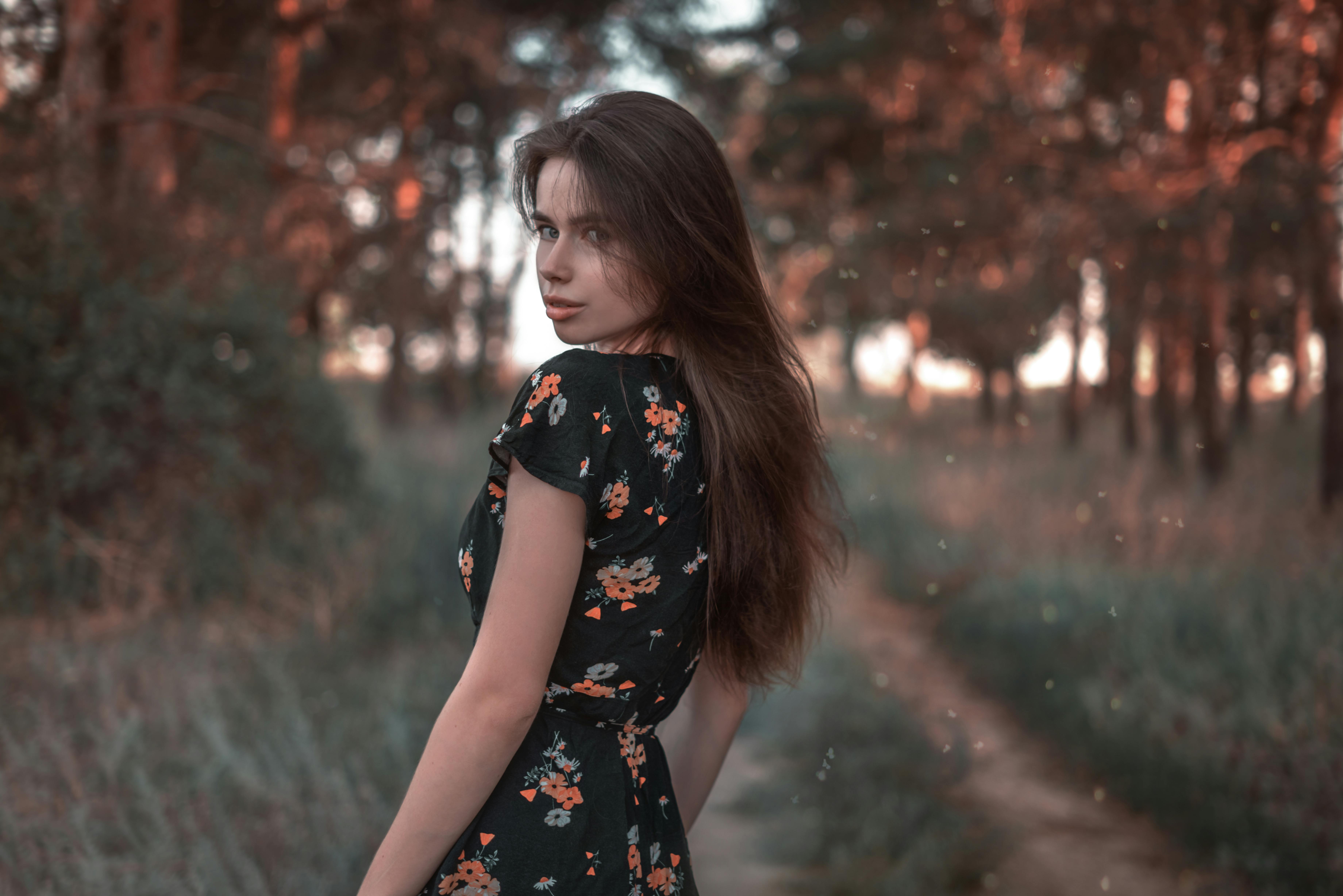 Beautiful Woman Looking Up · Free Stock Photo