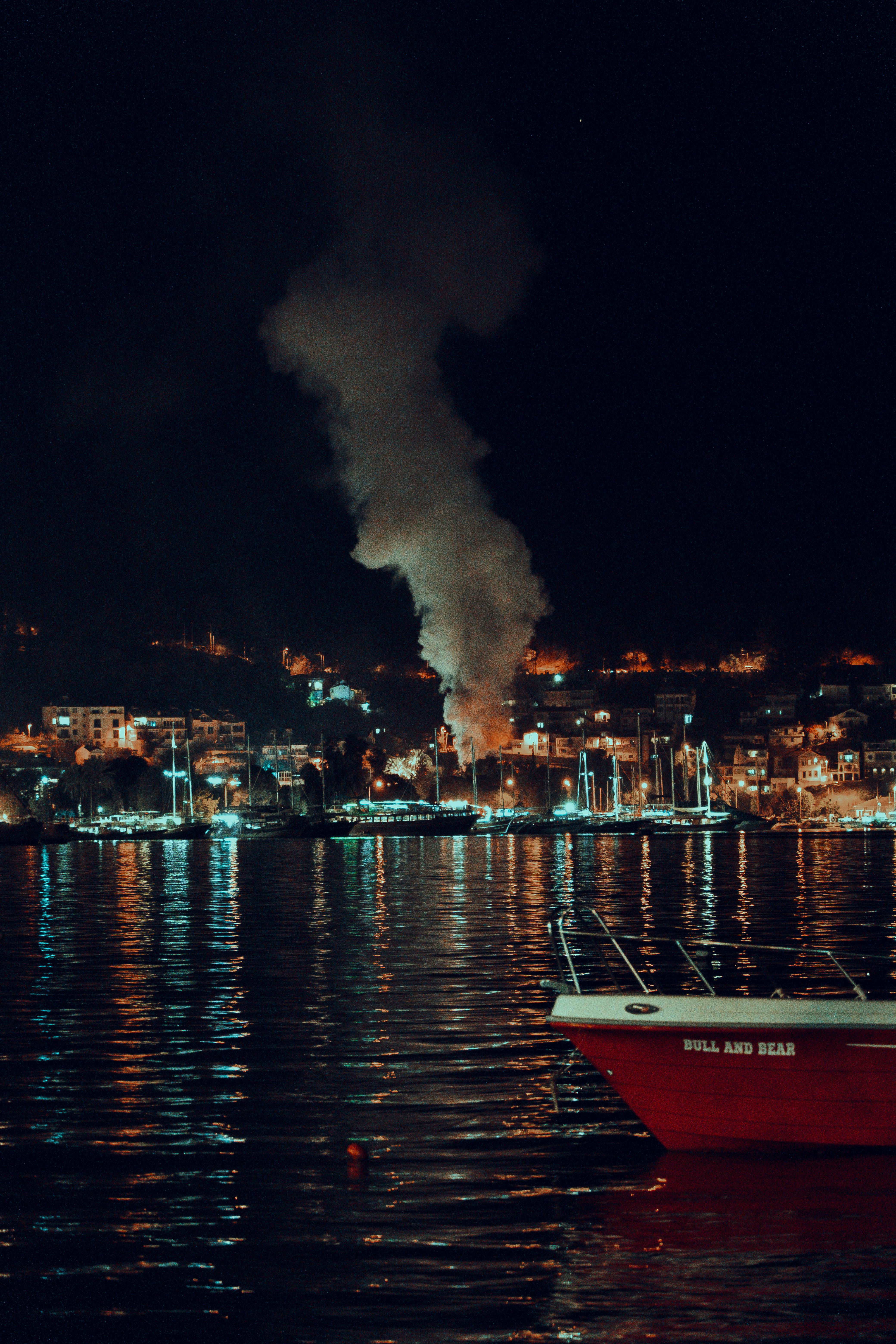 Thick Smoke From the Sea Harbor · Free Stock Photo