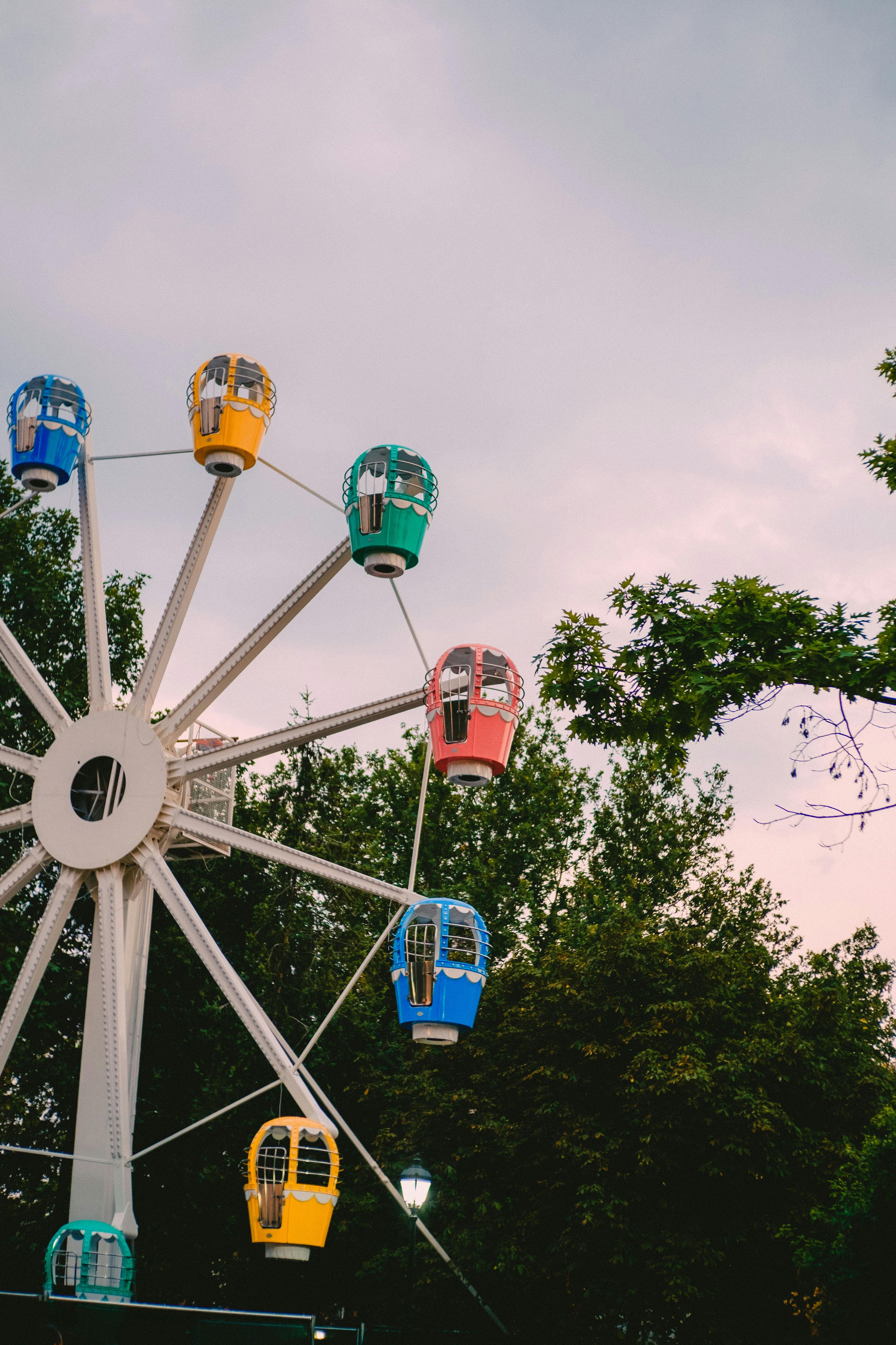 White and Red Ferris Wheel · Free Stock Photo