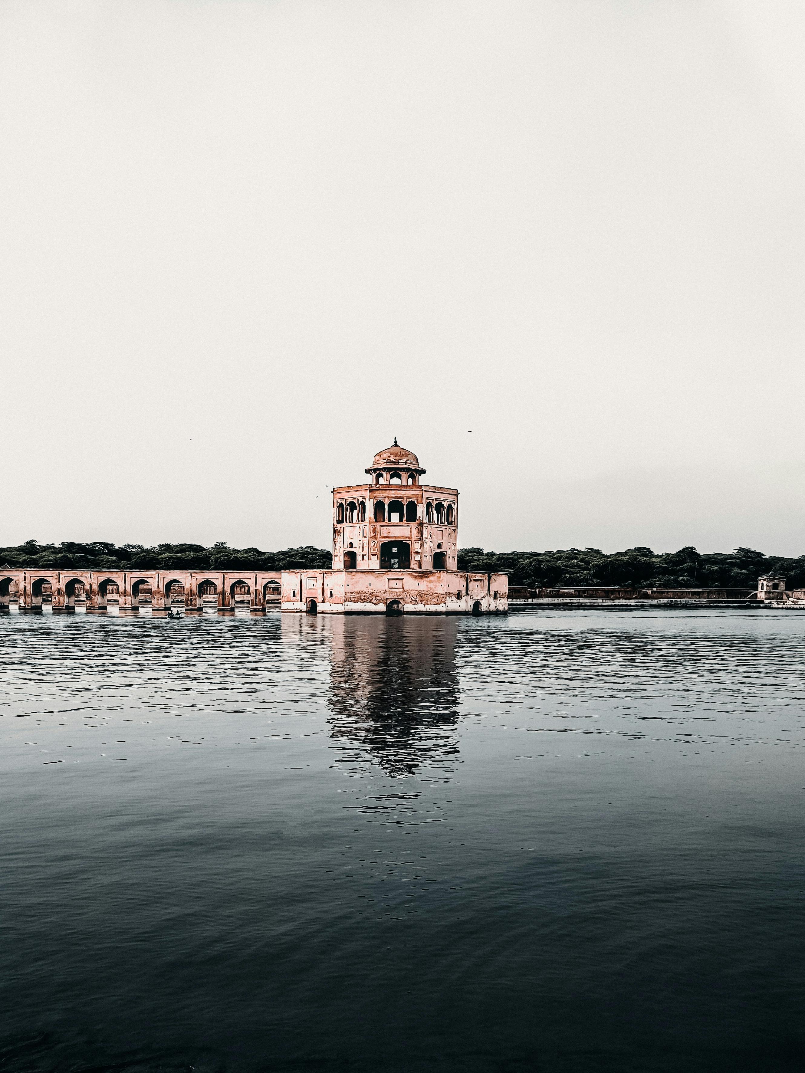 Hiran Minar Top