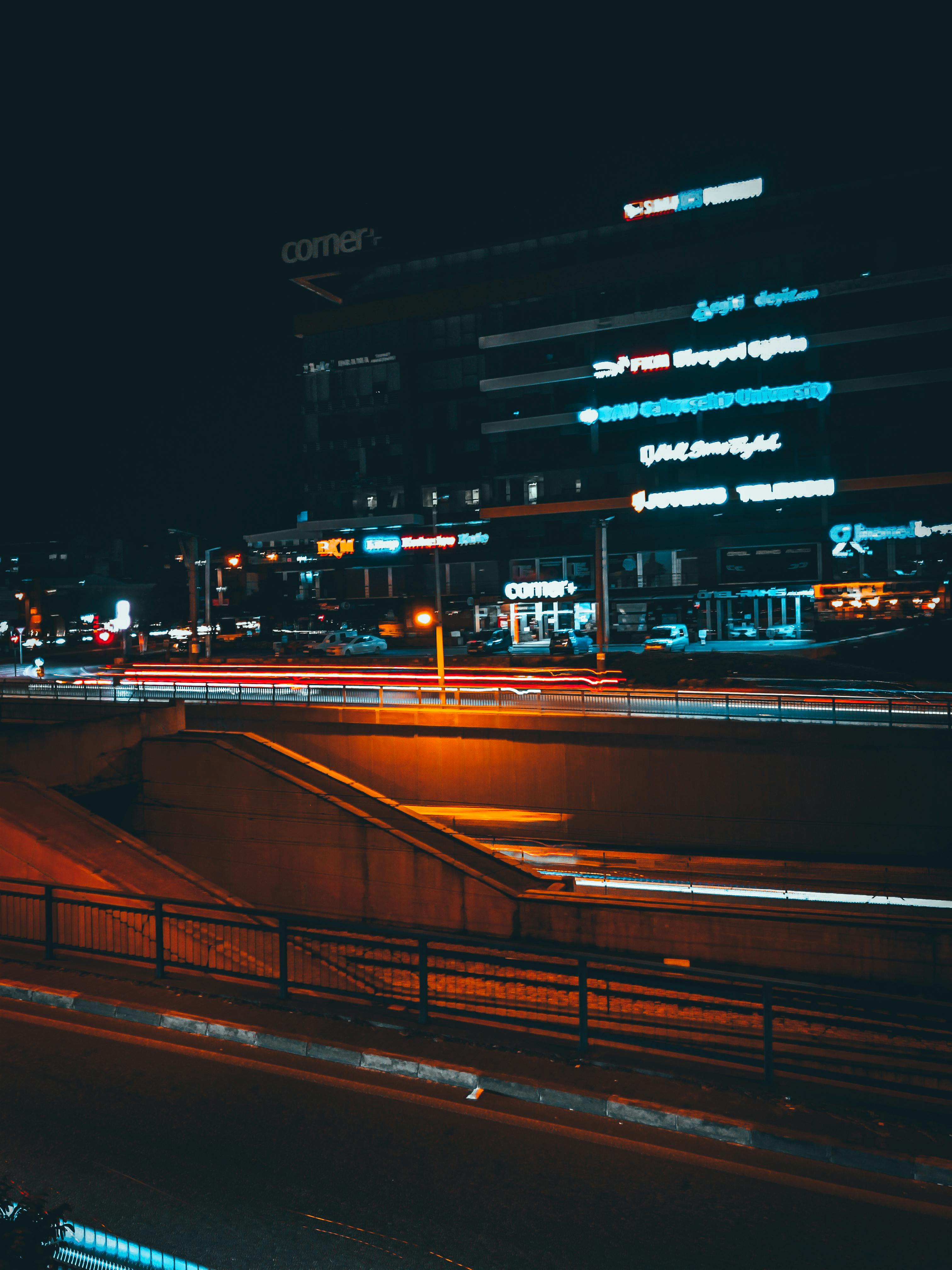 Illuminating Street Lights with Rays · Free Stock Photo