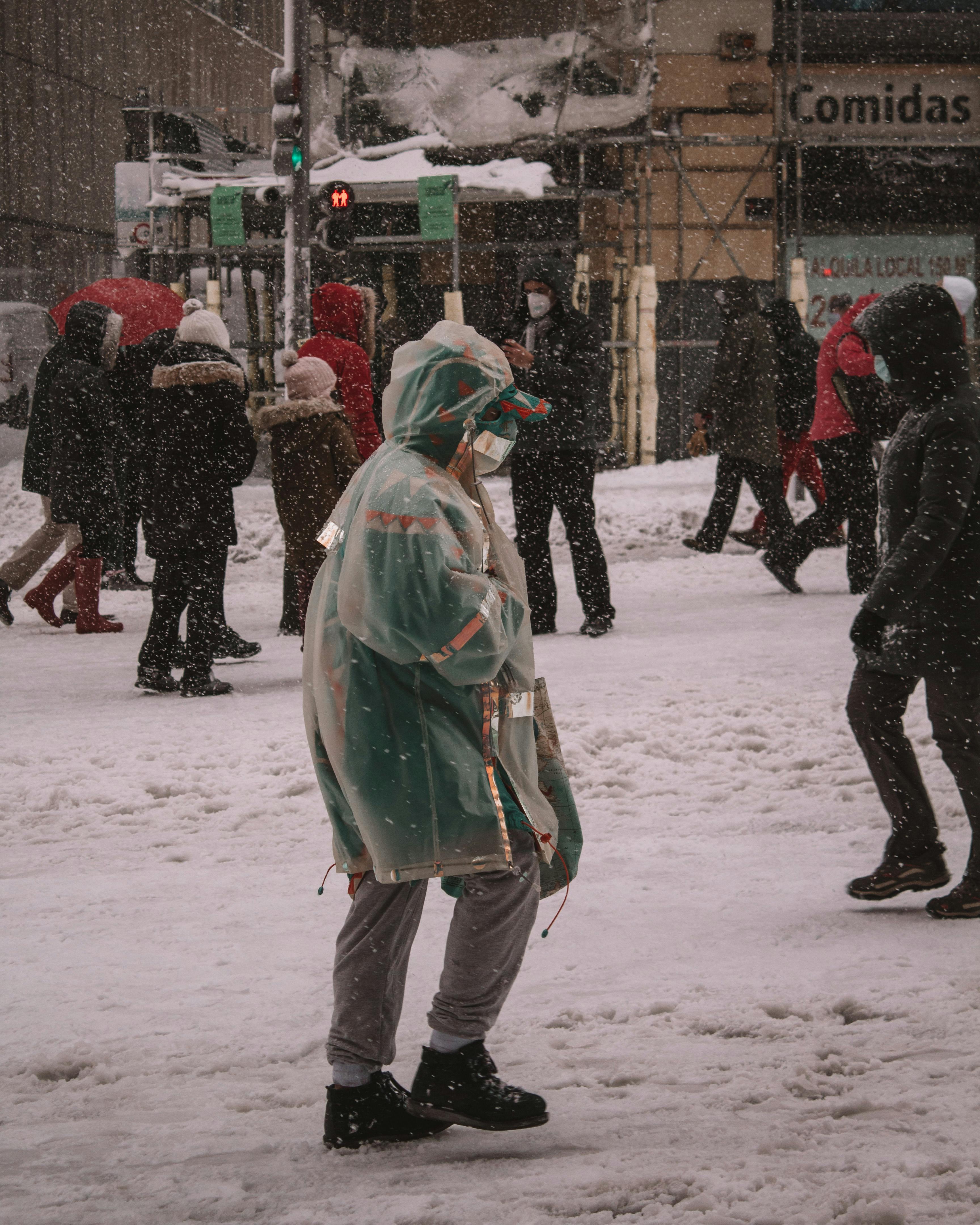 A People Walking on the Snow · Free Stock Photo