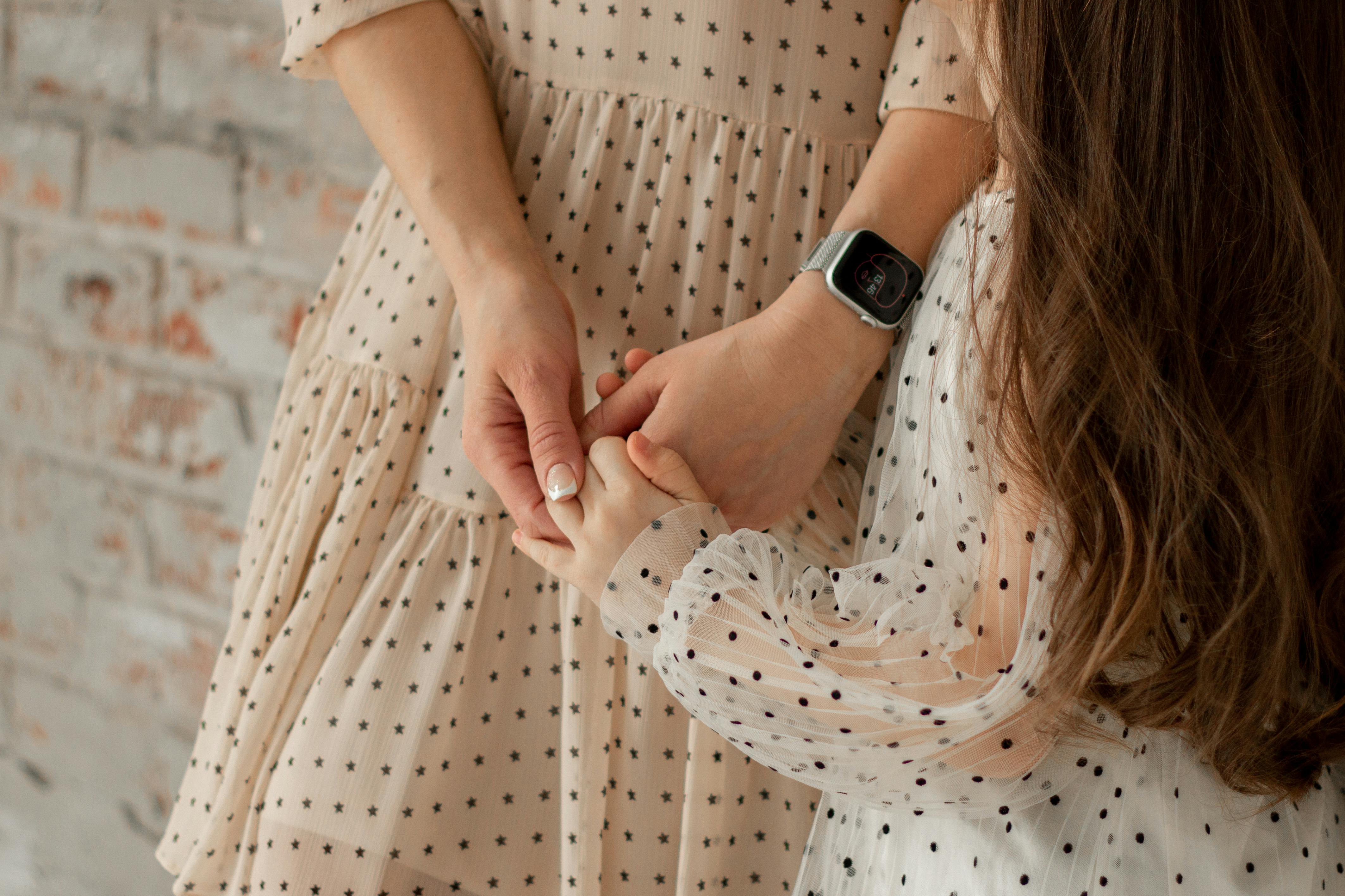 Small Hand Holding Big Hand Photos, Download The BEST Free Small Hand ...