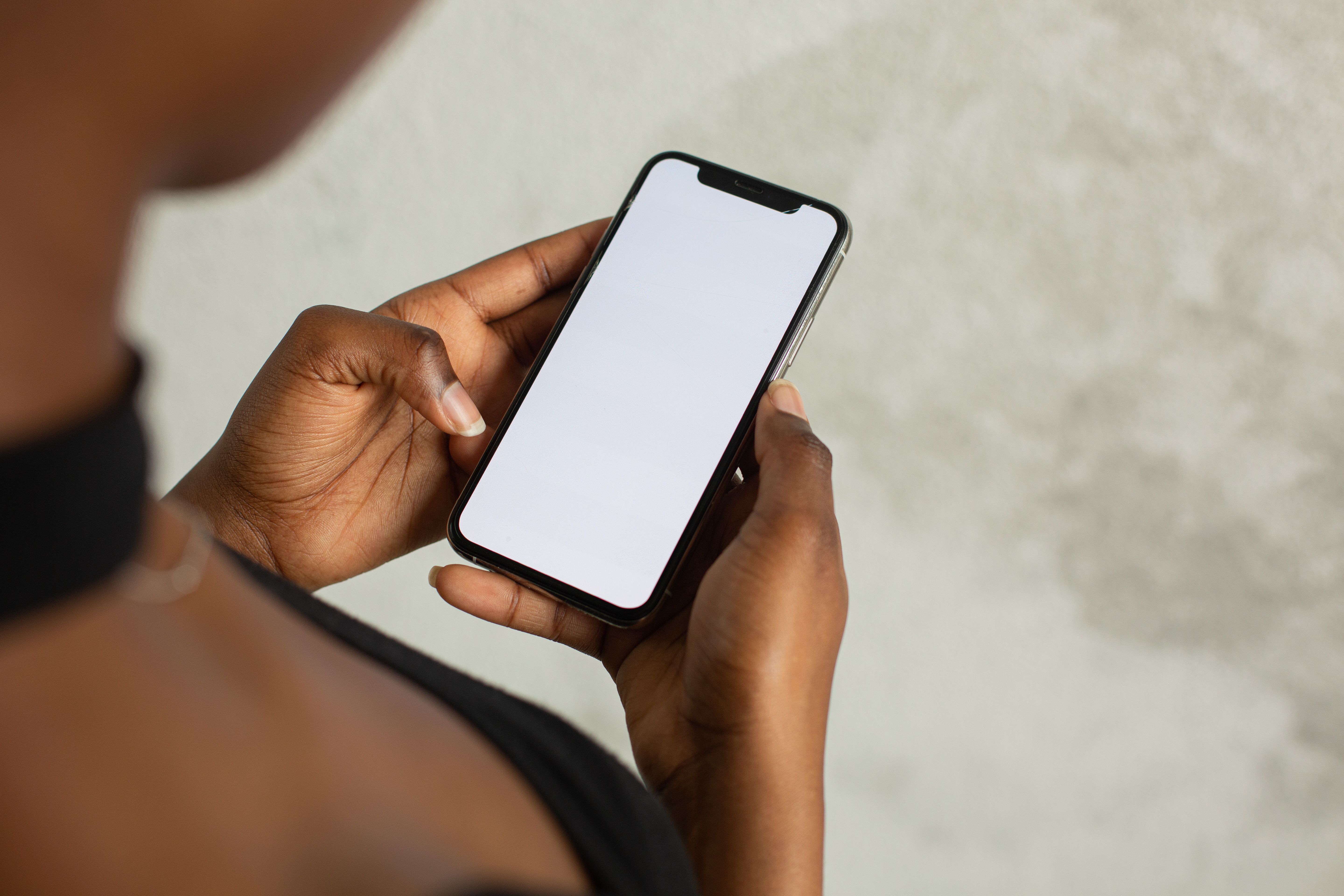 A Smartphone With a Blank Screen · Free Stock Photo