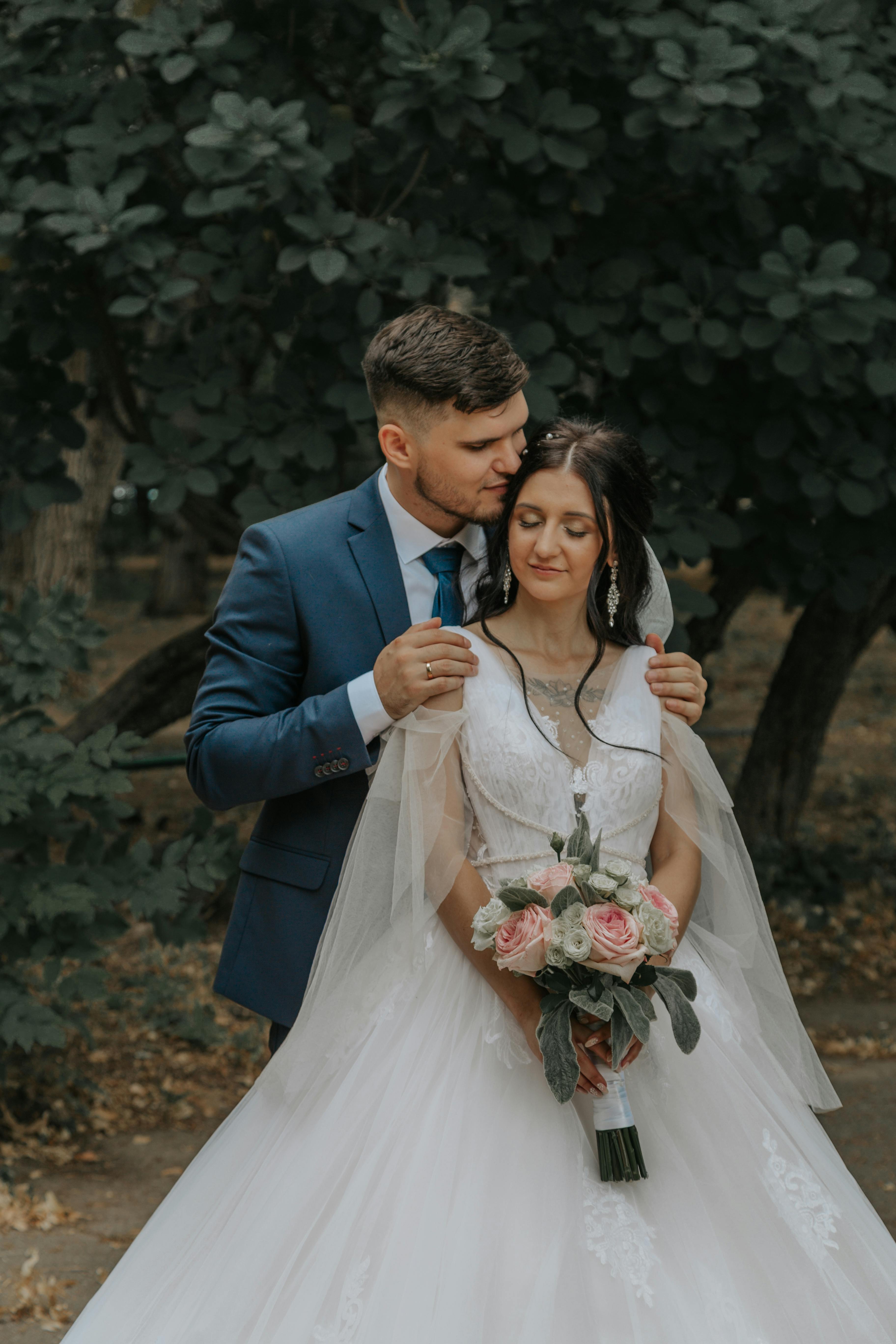 Wedding Photography of a Romantic Couple · Free Stock Photo