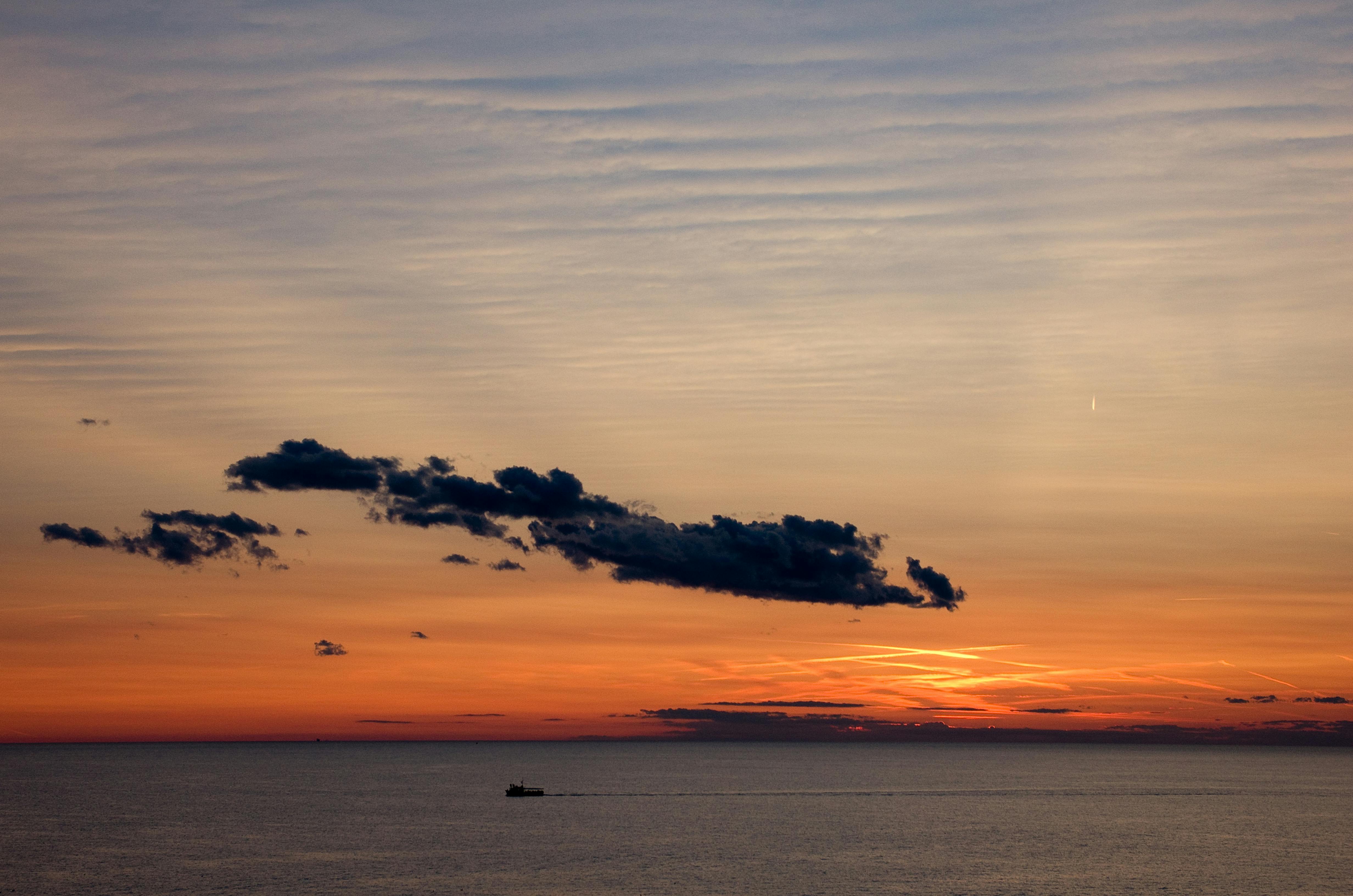 Ocean View During Sunset · Free Stock Photo