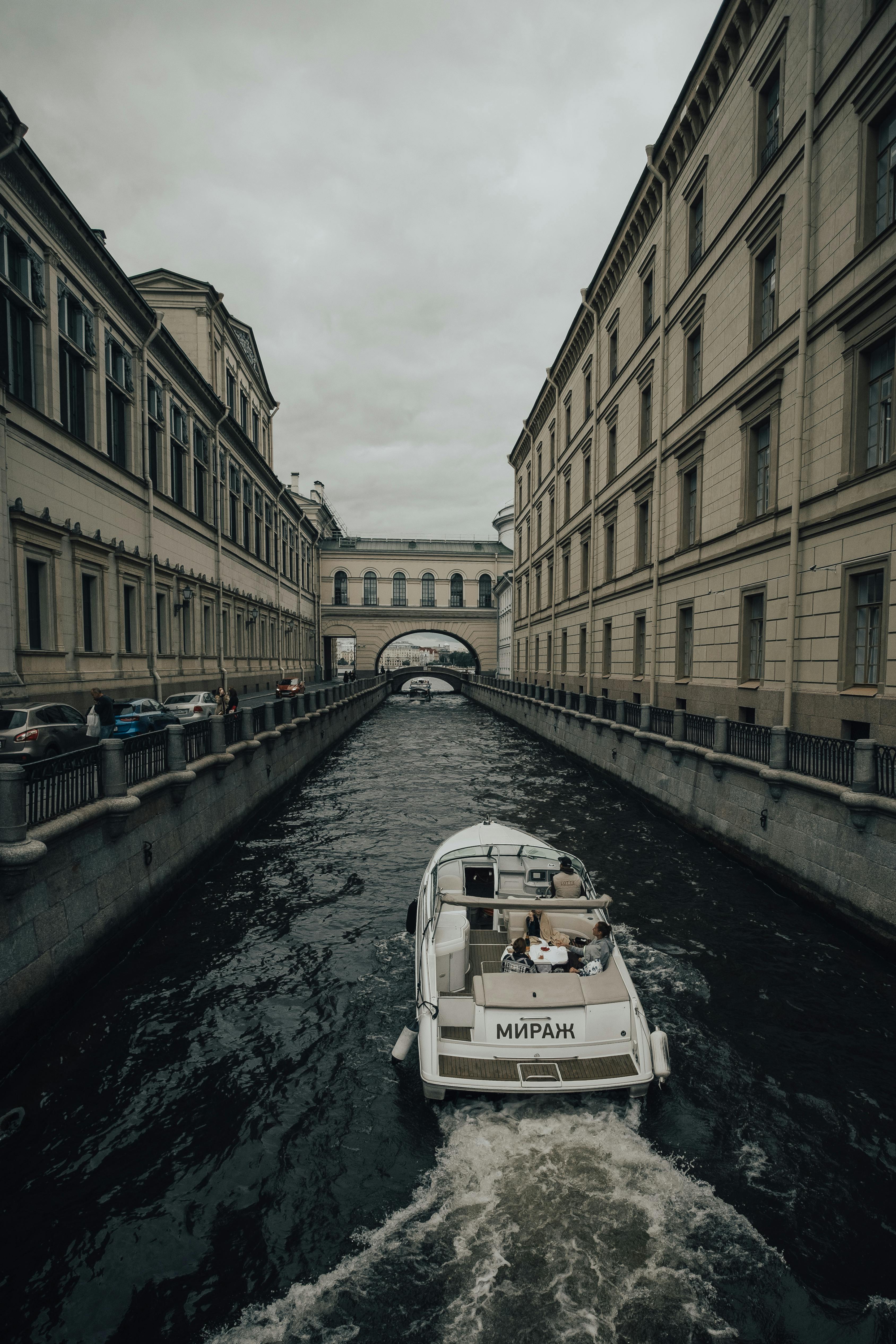 Sailing Channel Boat Tour Photos, Download The BEST Free Sailing ...