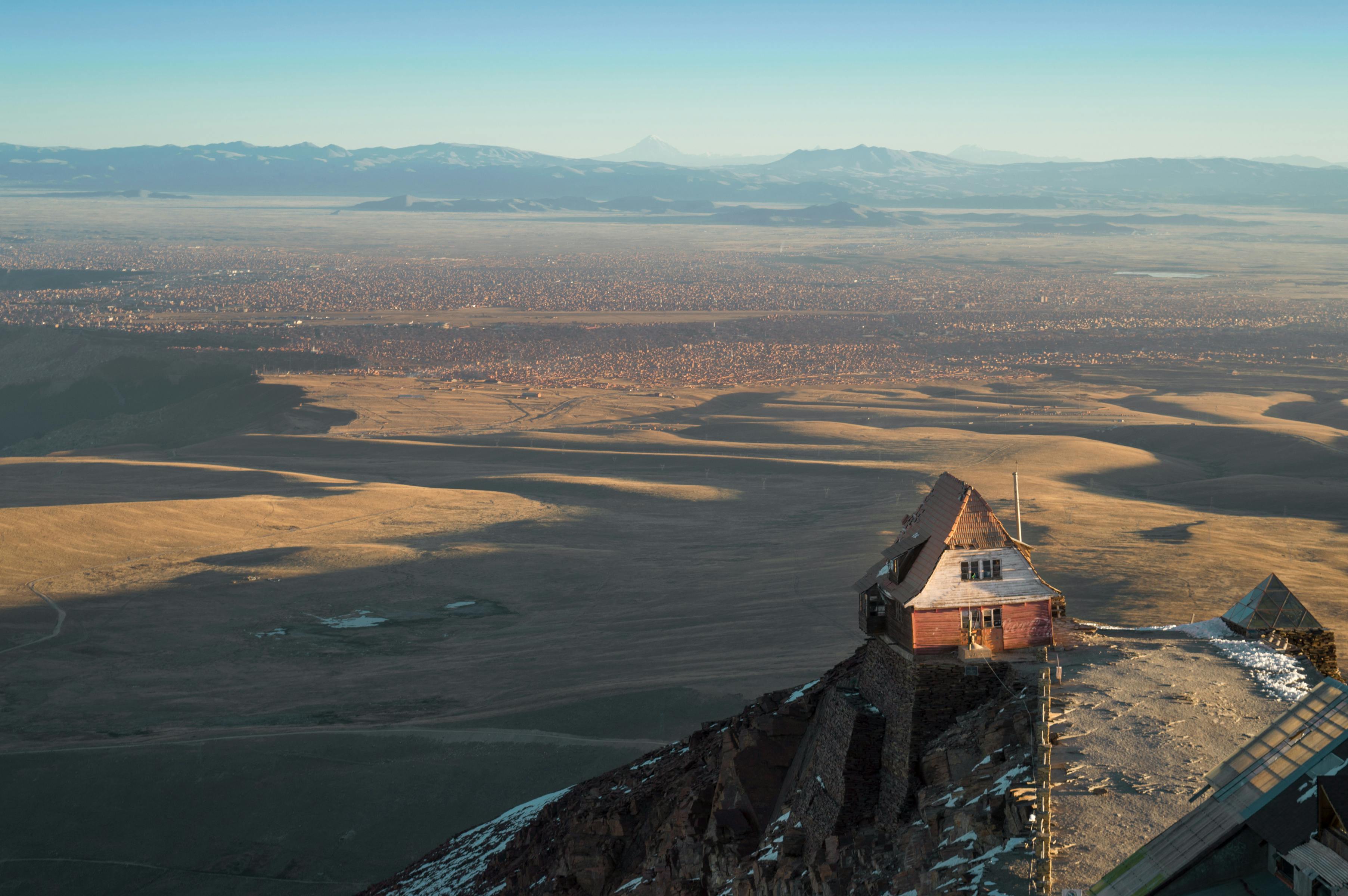 Building on a Mountain · Free Stock Photo