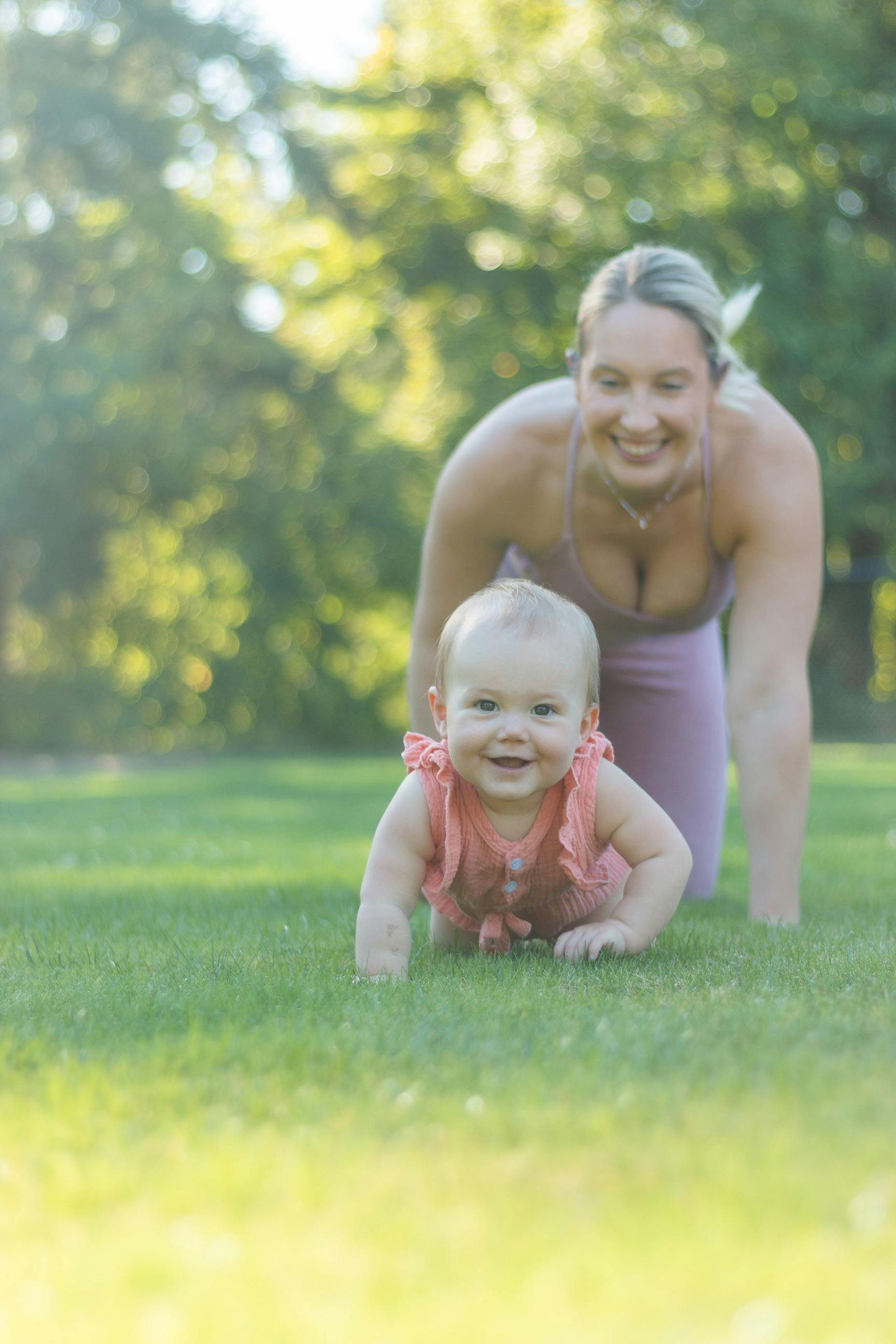 Crawling Girl Photos, Download The BEST Free Crawling Girl Stock Photos ...