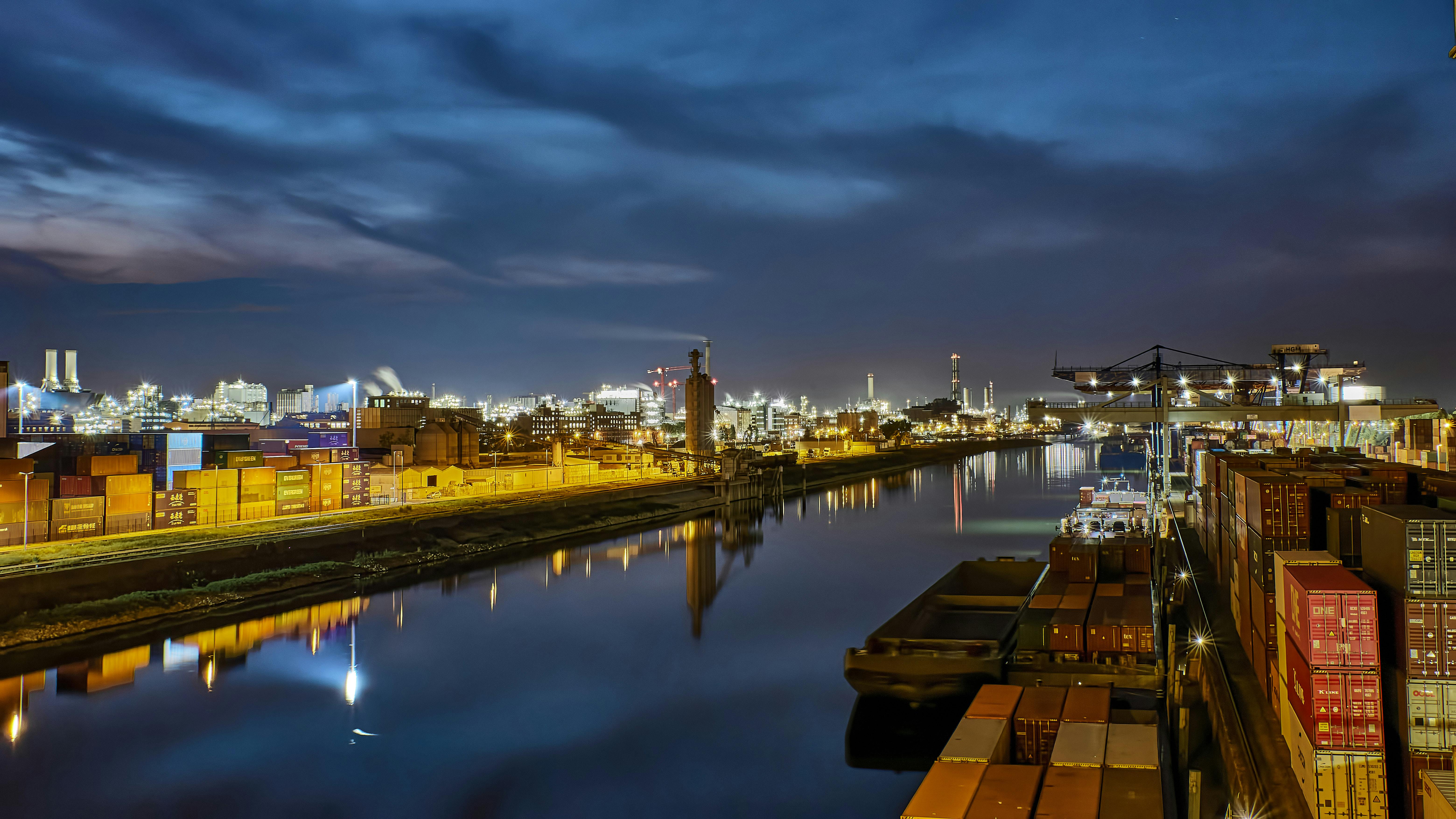 View of a River in a City · Free Stock Photo