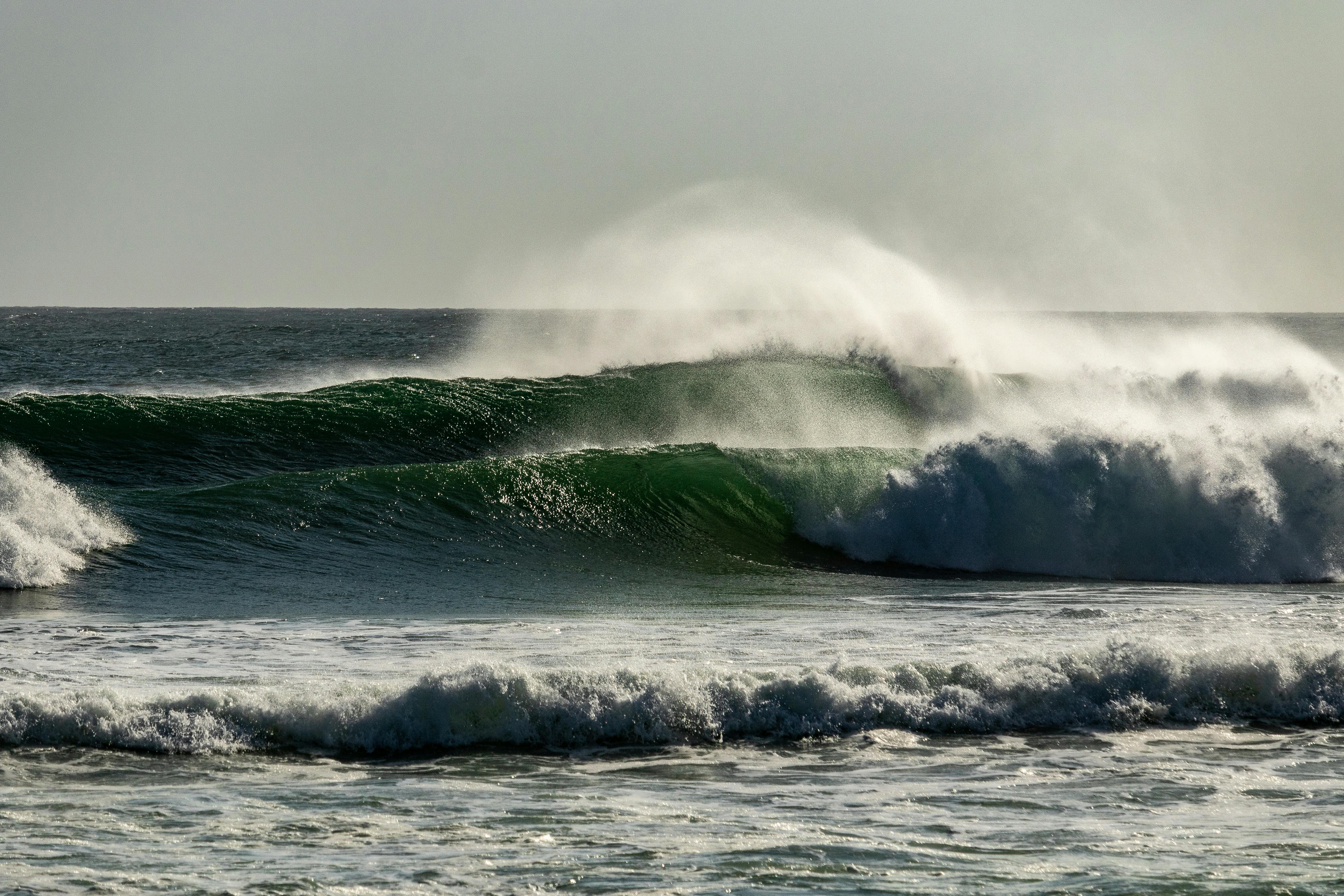 Ocean Waves Crashing · Free Stock Photo