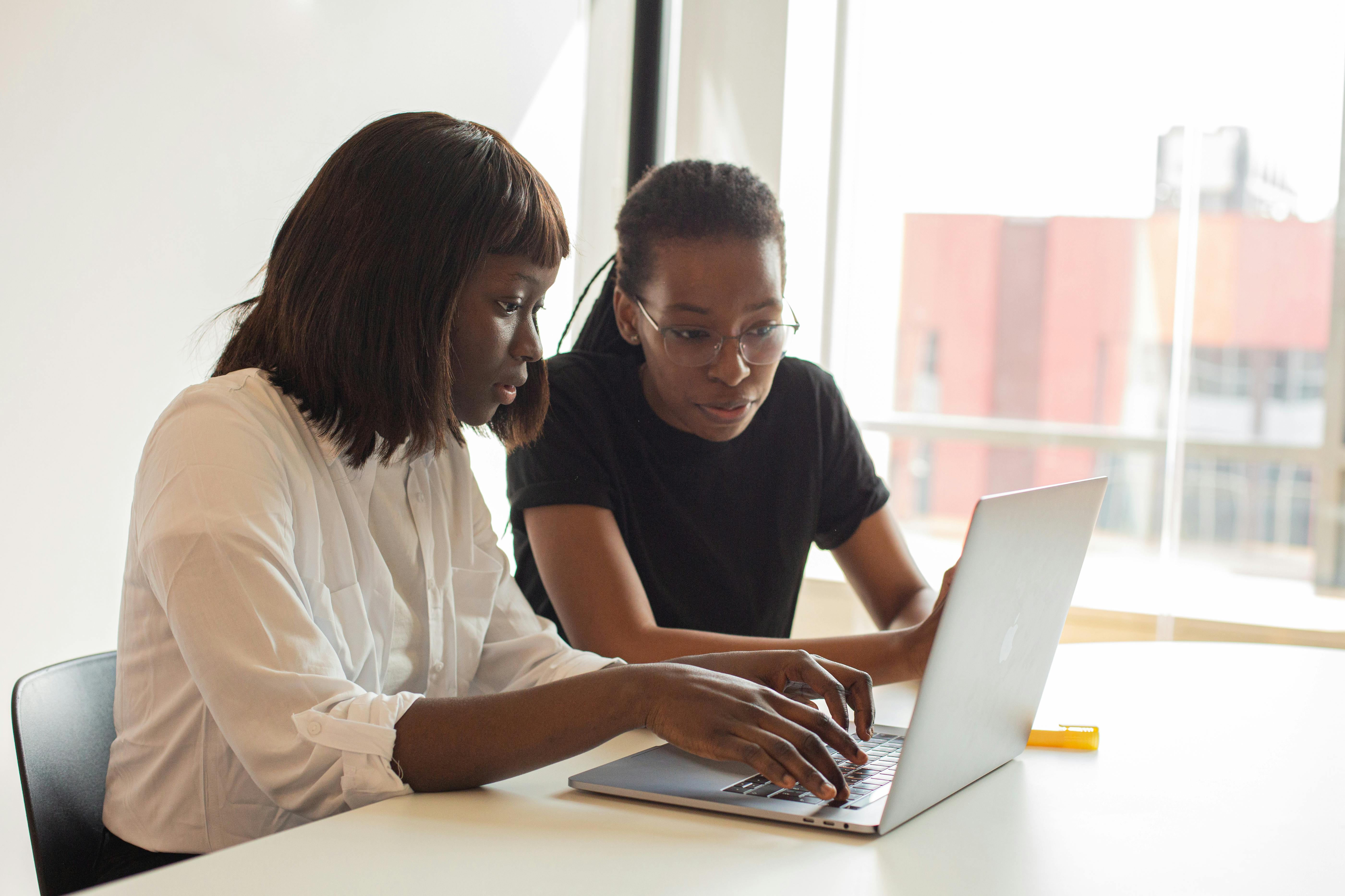 Colleagues having a Discussion on a Conference Room · Free Stock Photo