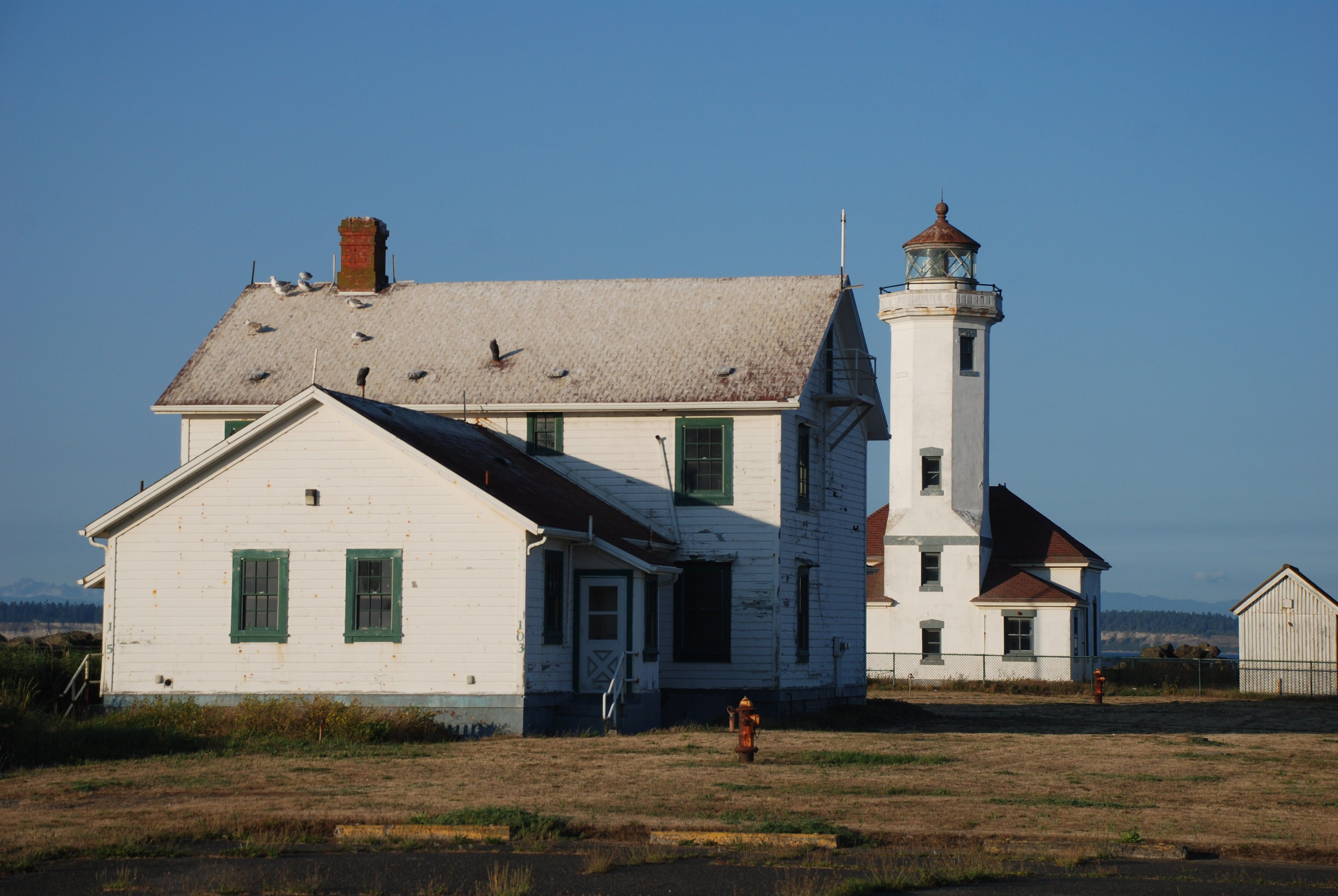 A House and a Lighthouse · Free Stock Photo